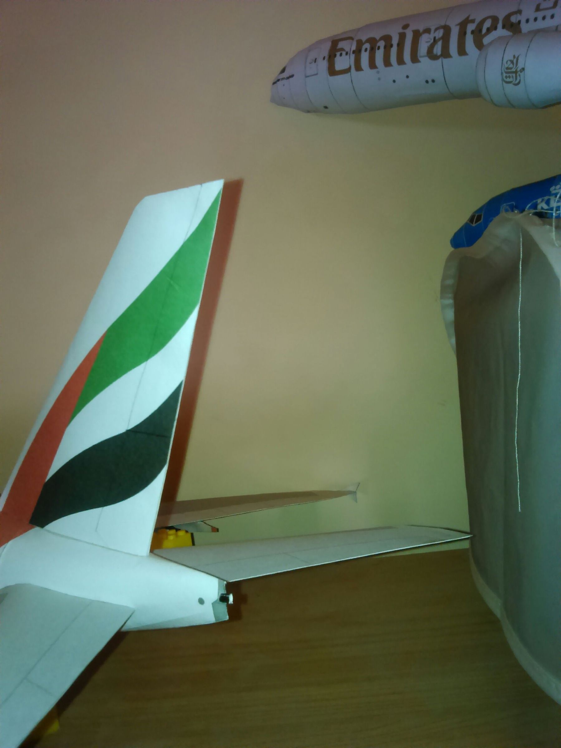 A380 Emirates Paper Model 1:132 : 5 Steps - Instructables