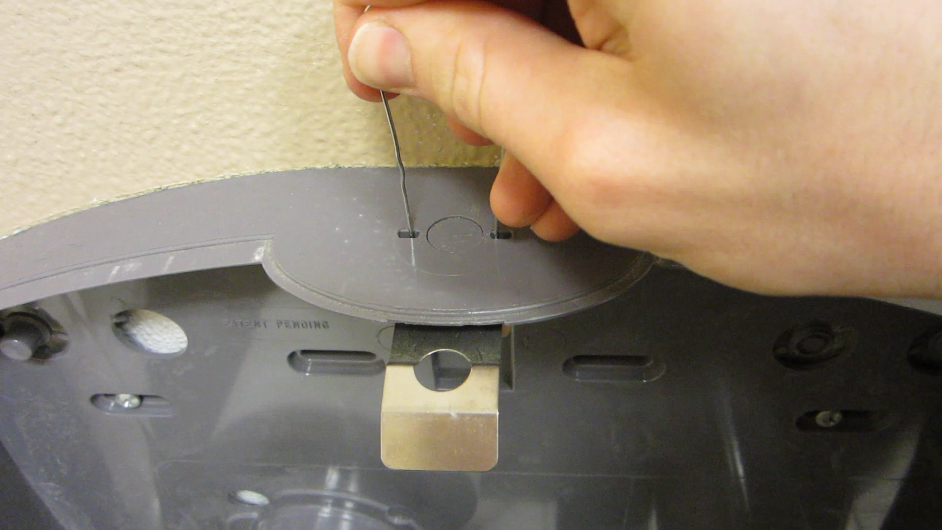 How to Pick Simple Locks/Latches With a Paper Clip : 6 Steps (with ...