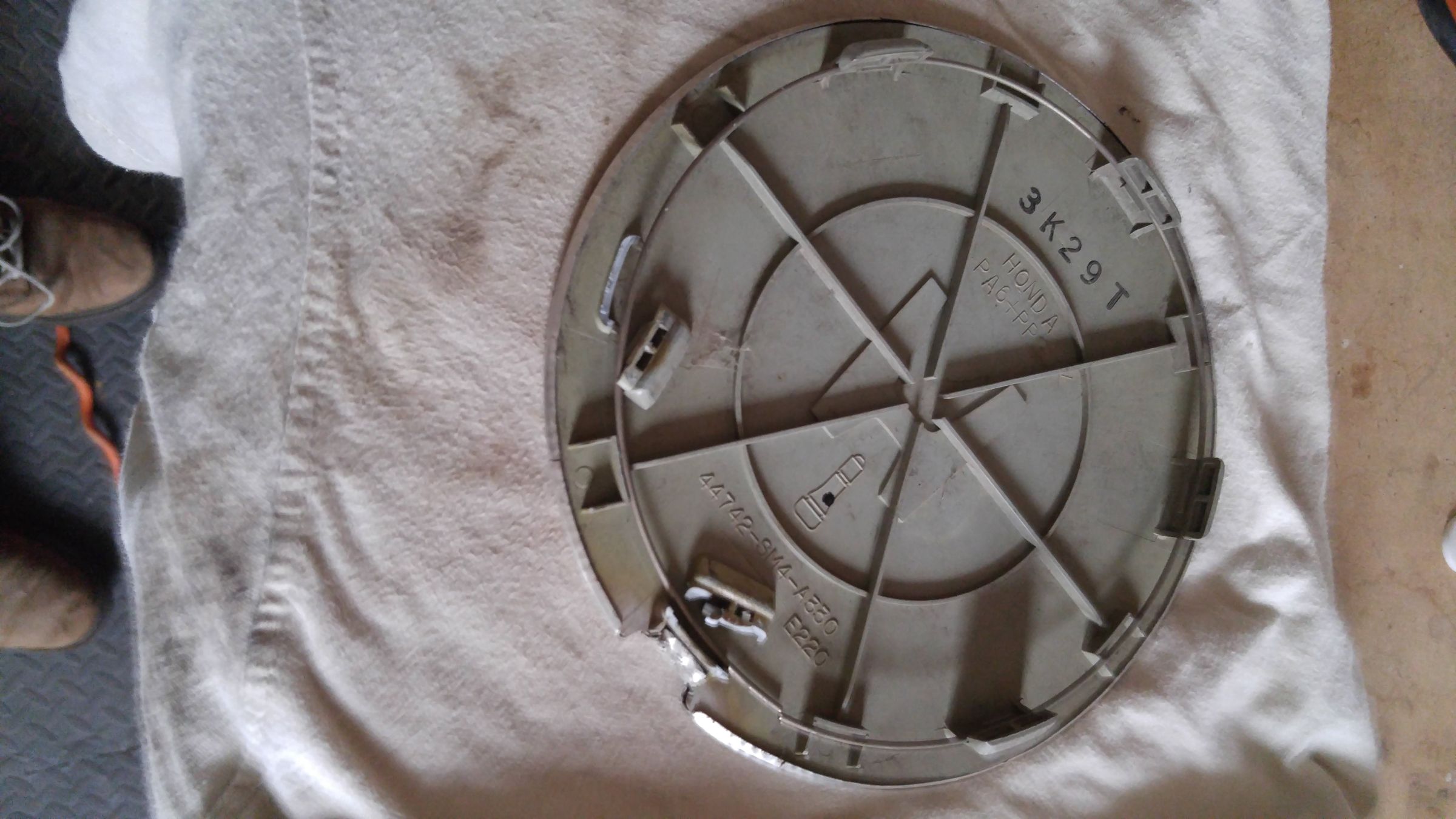 Fix Loose Wheel Center Caps : 5 Steps (with Pictures) - Instructables