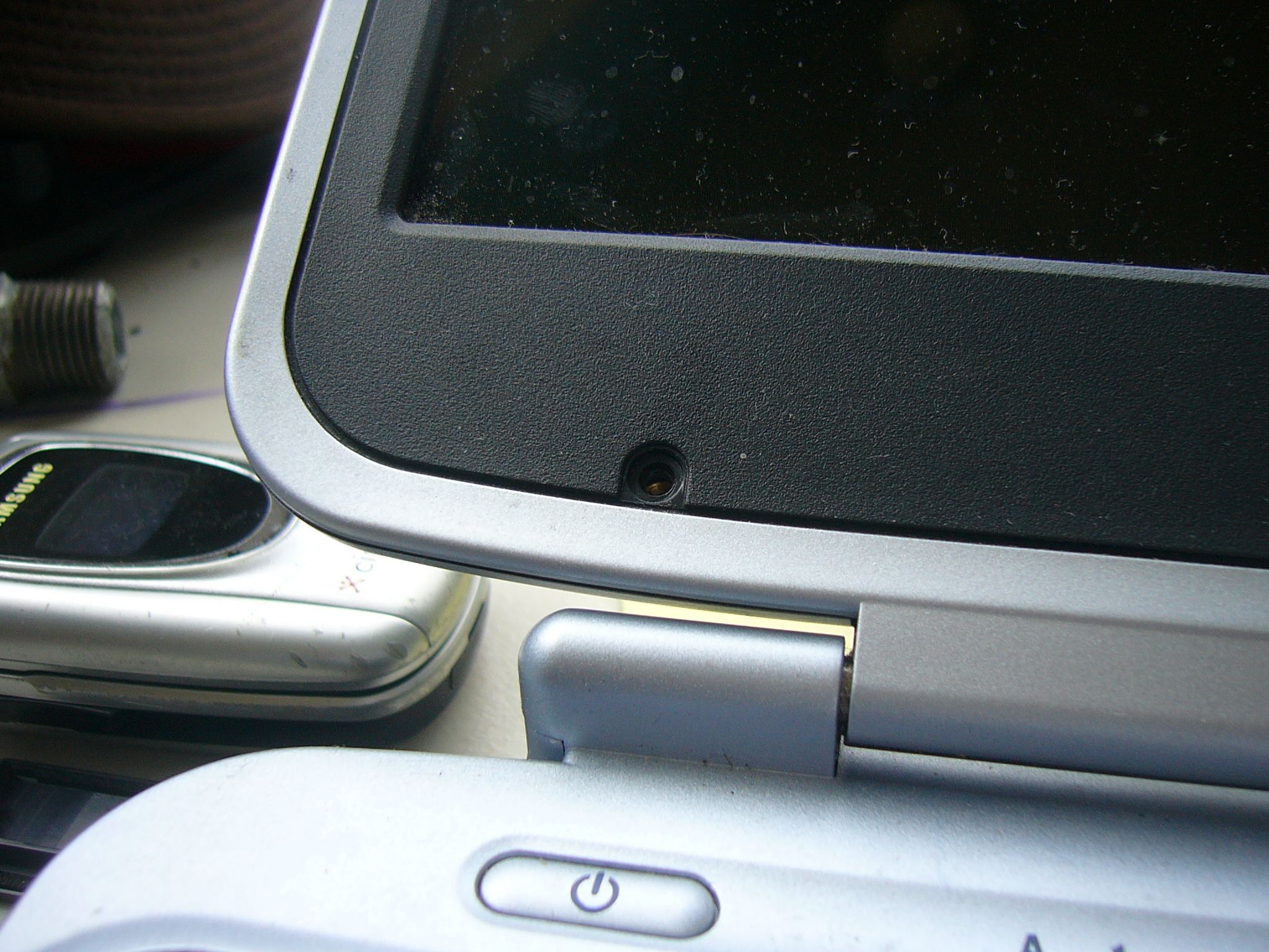 How to Take Apart a Laptop : 8 Steps - Instructables