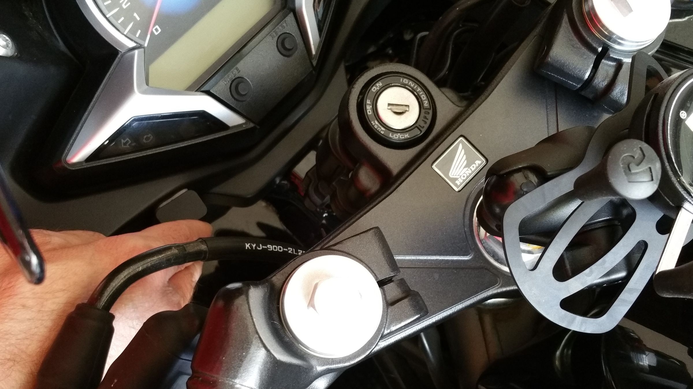 How to Install a USB Charger on a Motorcycle : 10 Steps (with Pictures ...
