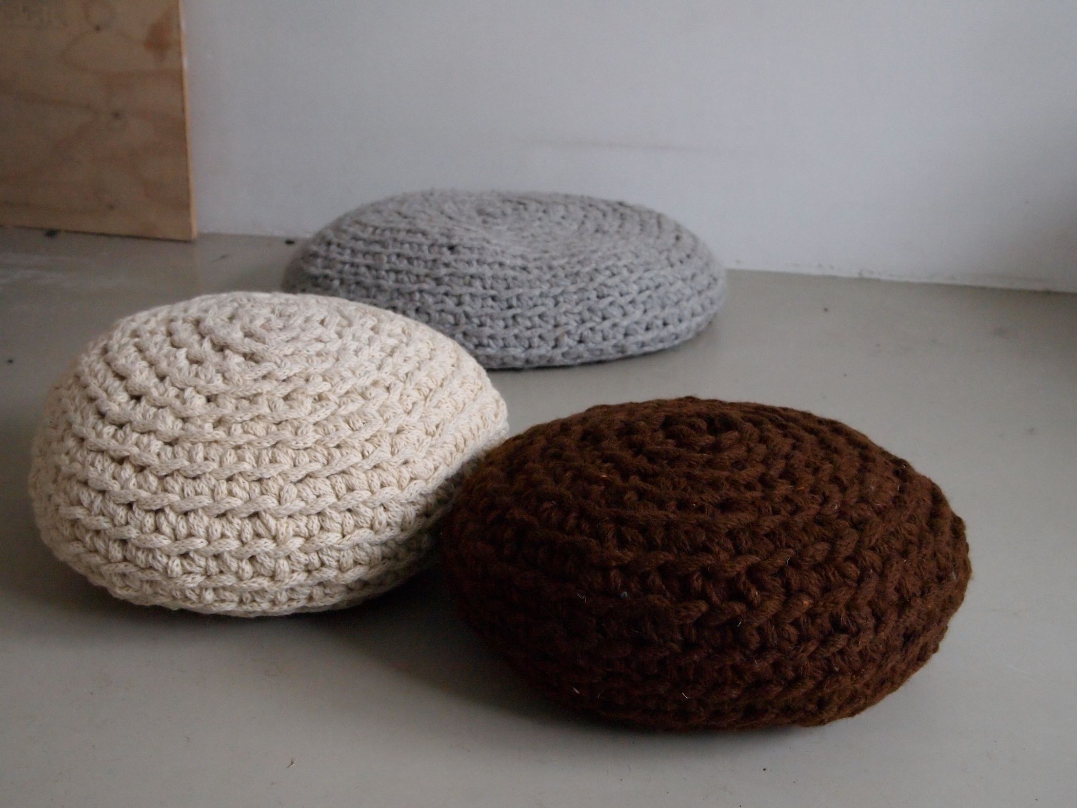 Make a Mega-crochet Pouf : 4 Steps (with Pictures) - Instructables