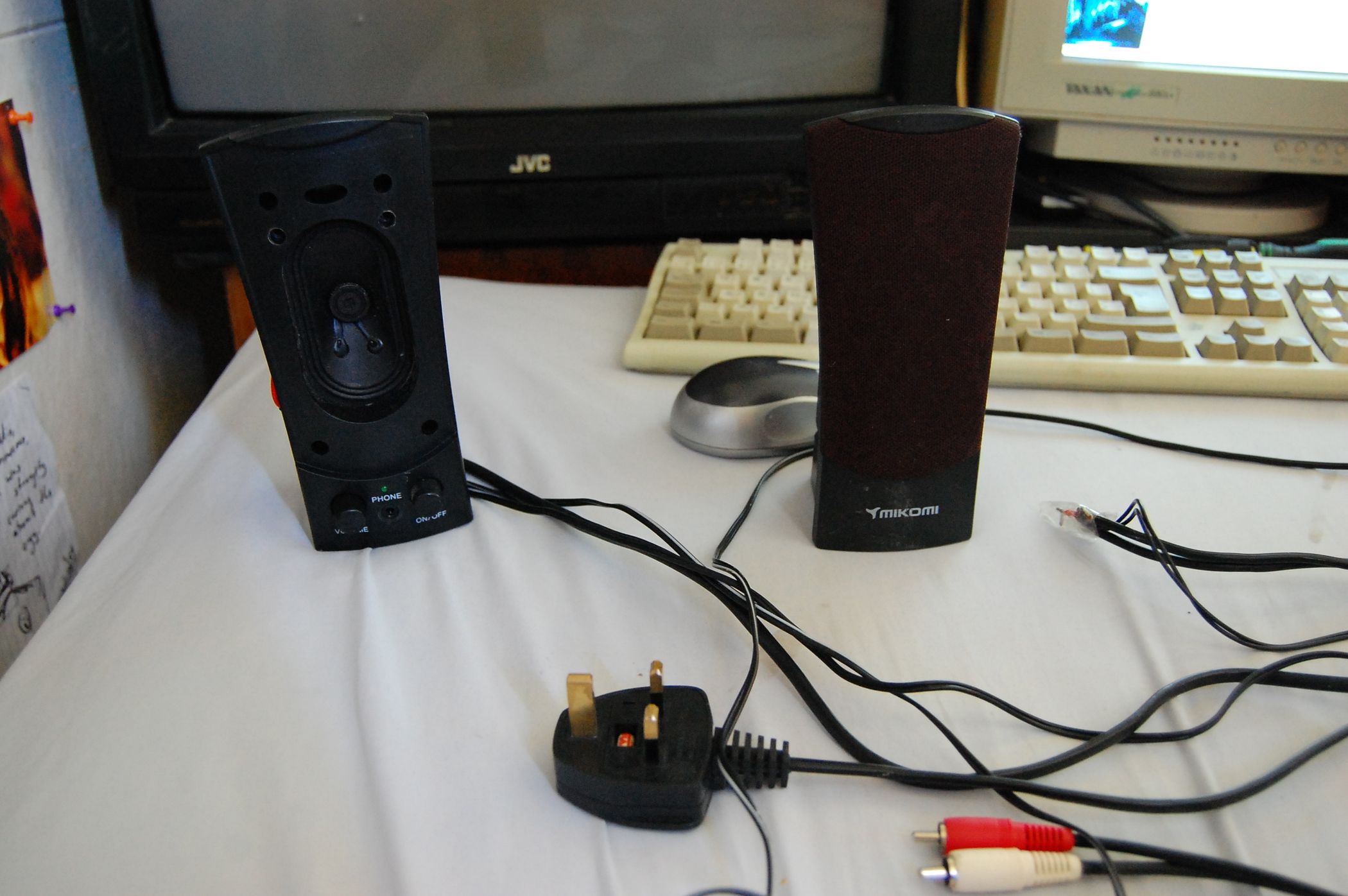 How to Make a Portable Mp3 Amp From Old Computer Speakers : 4 Steps ...