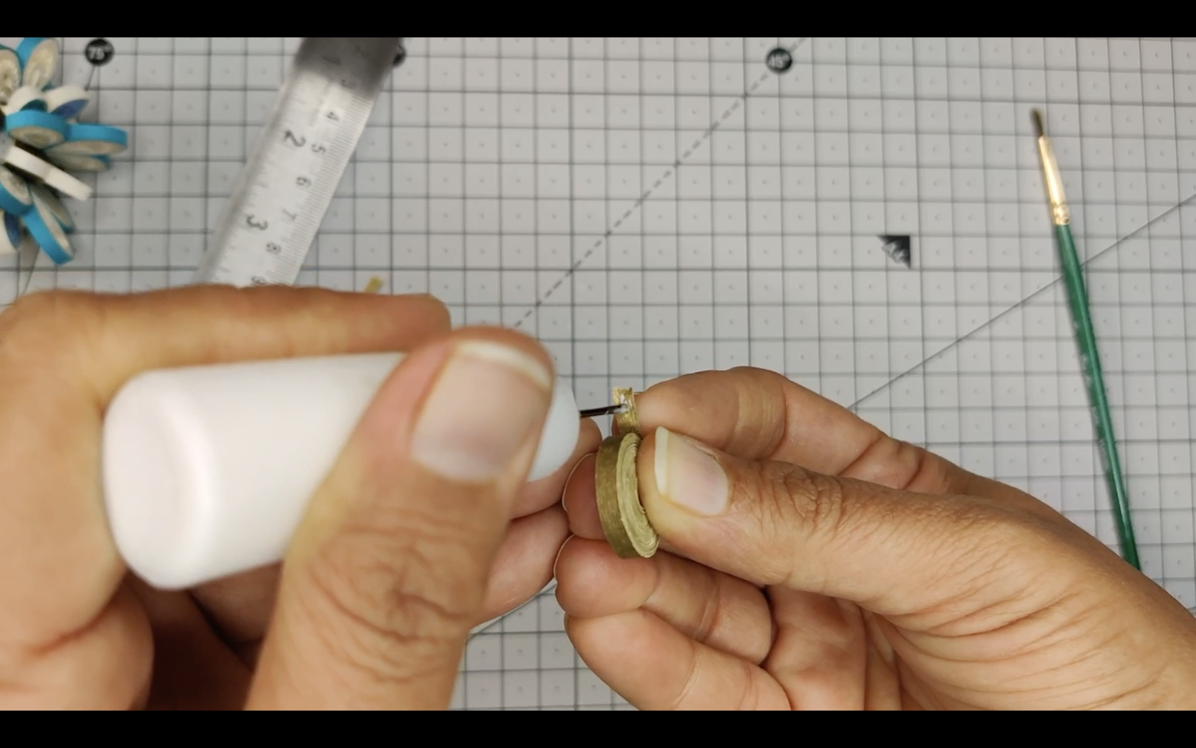 Paper Quilled Ornamental Dangler DIY : 13 Steps (with Pictures ...