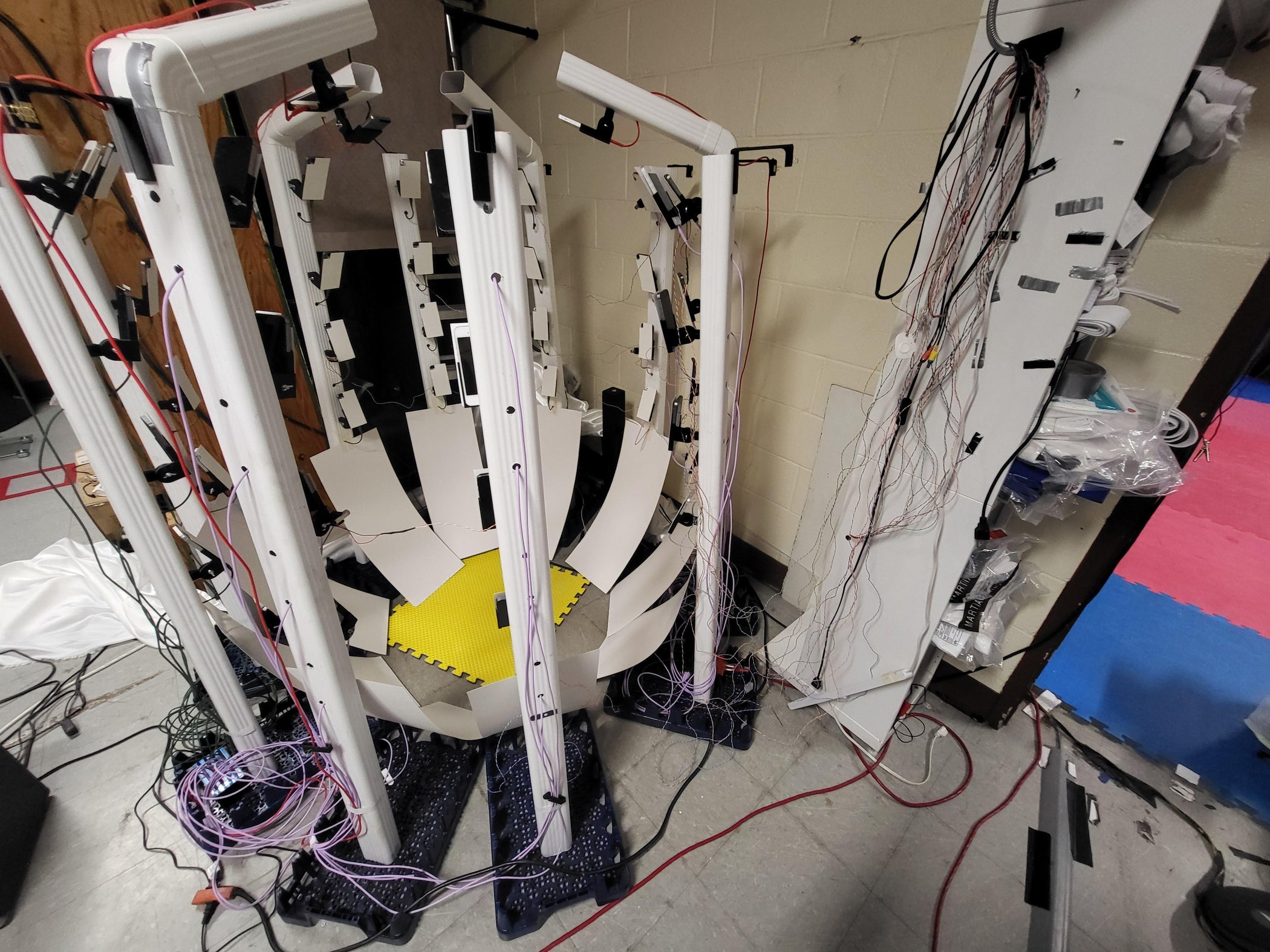 Building an Instant Photogrammetry 3D Scanner by Up-cycling Old IPhones. : 3 Steps - Instructables