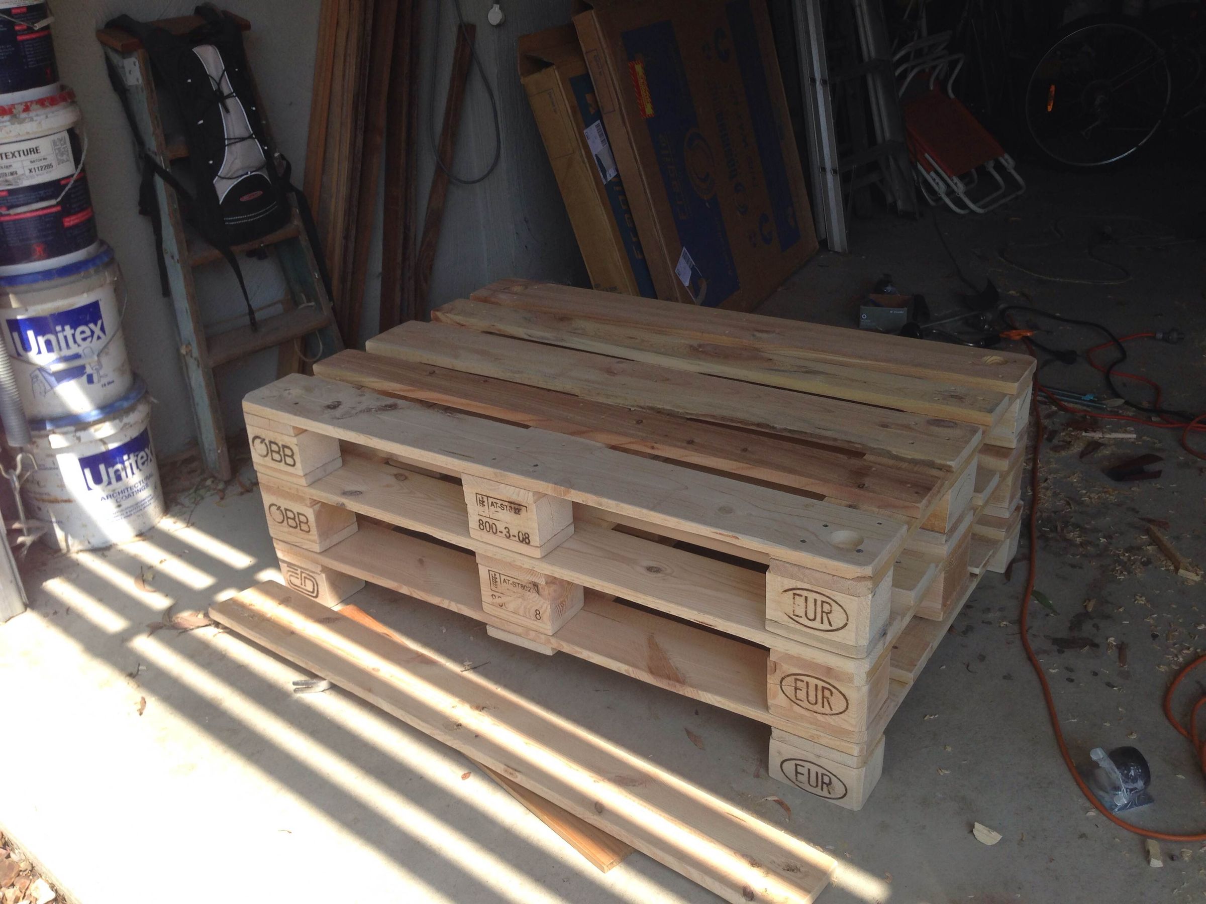 Industrial Style Pallet Coffee Table : 20 Steps (with Pictures ...