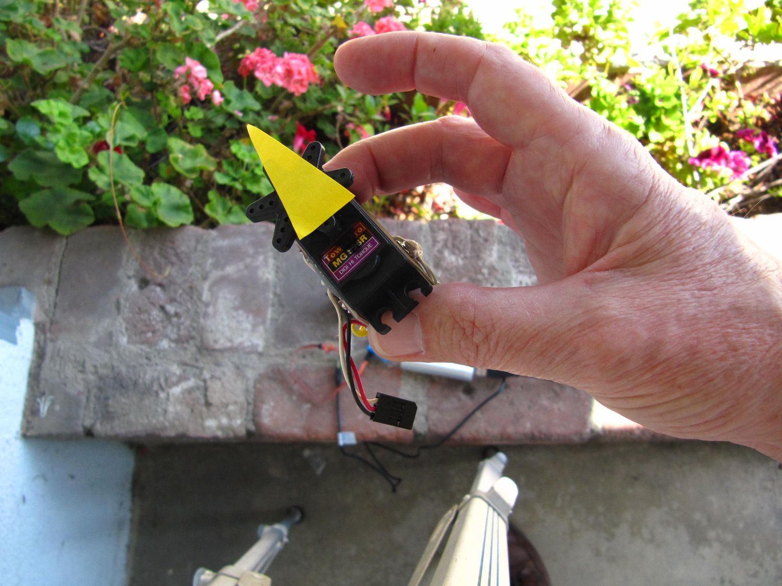 359 Degree Servo Modification : 3 Steps (with Pictures) - Instructables