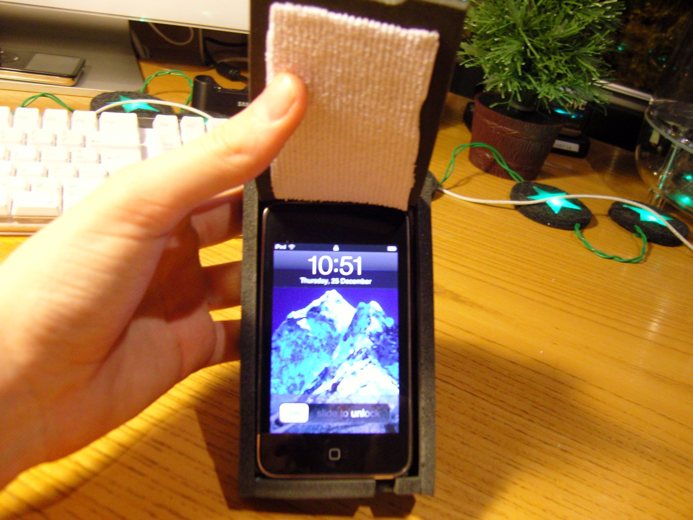 Micro-Fiber IPod/iPhone Case : 9 Steps (with Pictures) - Instructables