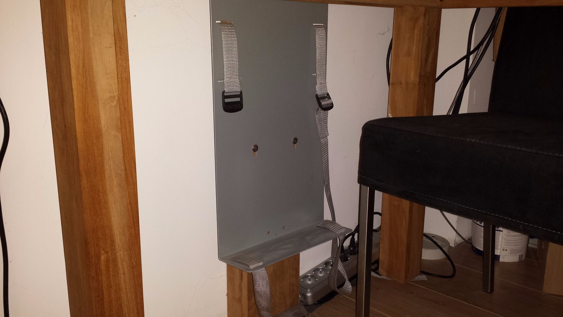 Deskdown, a Hidden Computer : 8 Steps - Instructables