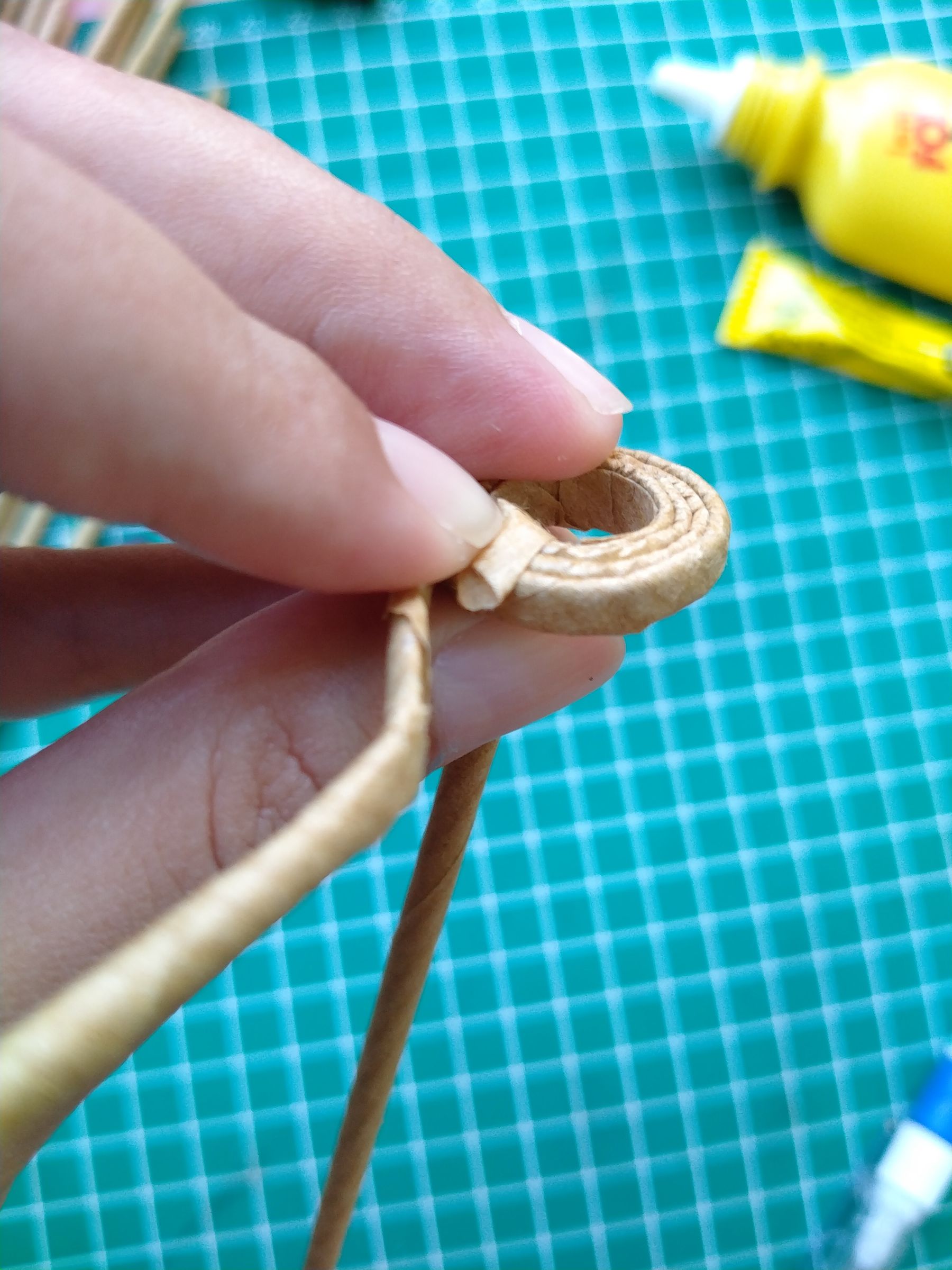 Weaving Round Handbag From Paper : 7 Steps (with Pictures) - Instructables