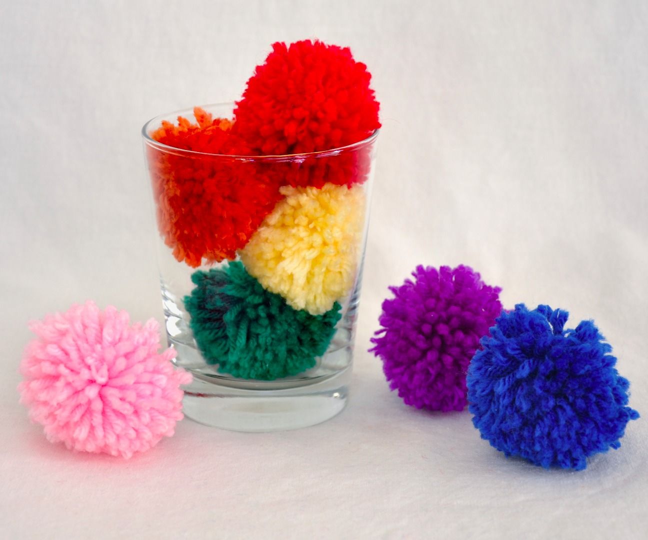 How to Make Pom Poms : 8 Steps (with Pictures) - Instructables