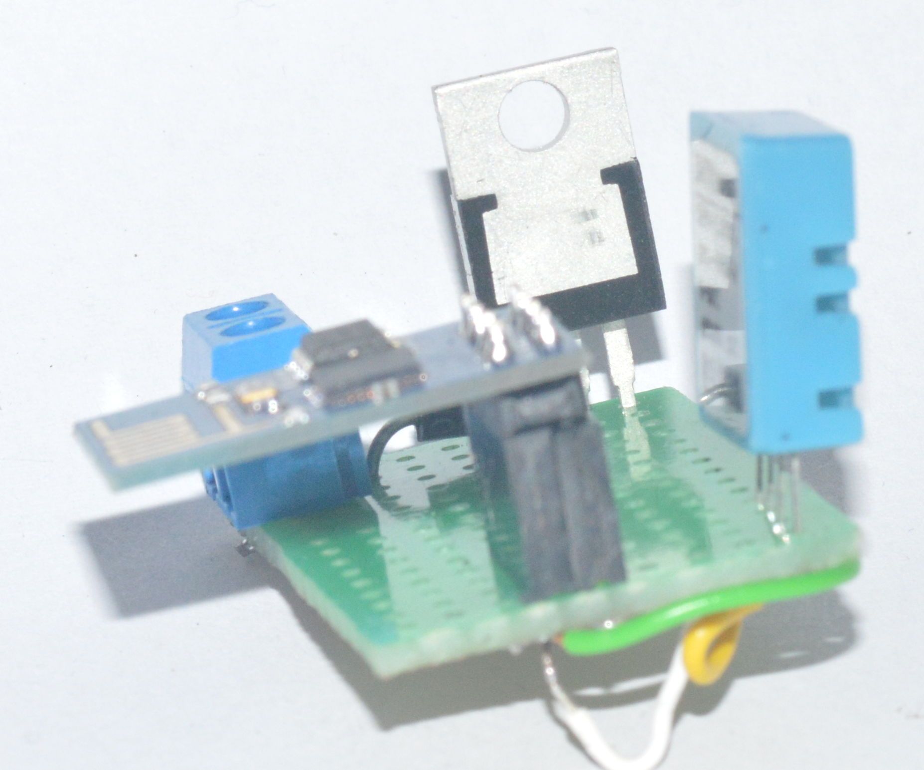 Monitoring Humidity, Temperature in the Hen House: DHT11, DS18B20 ...
