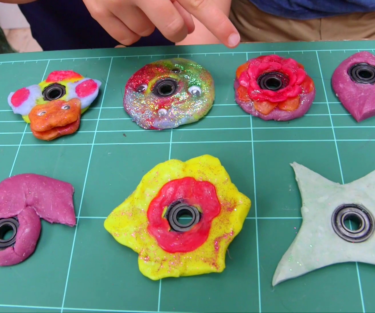 Custom Moldable Fidget Spinners : 6 Steps (with Pictures) - Instructables
