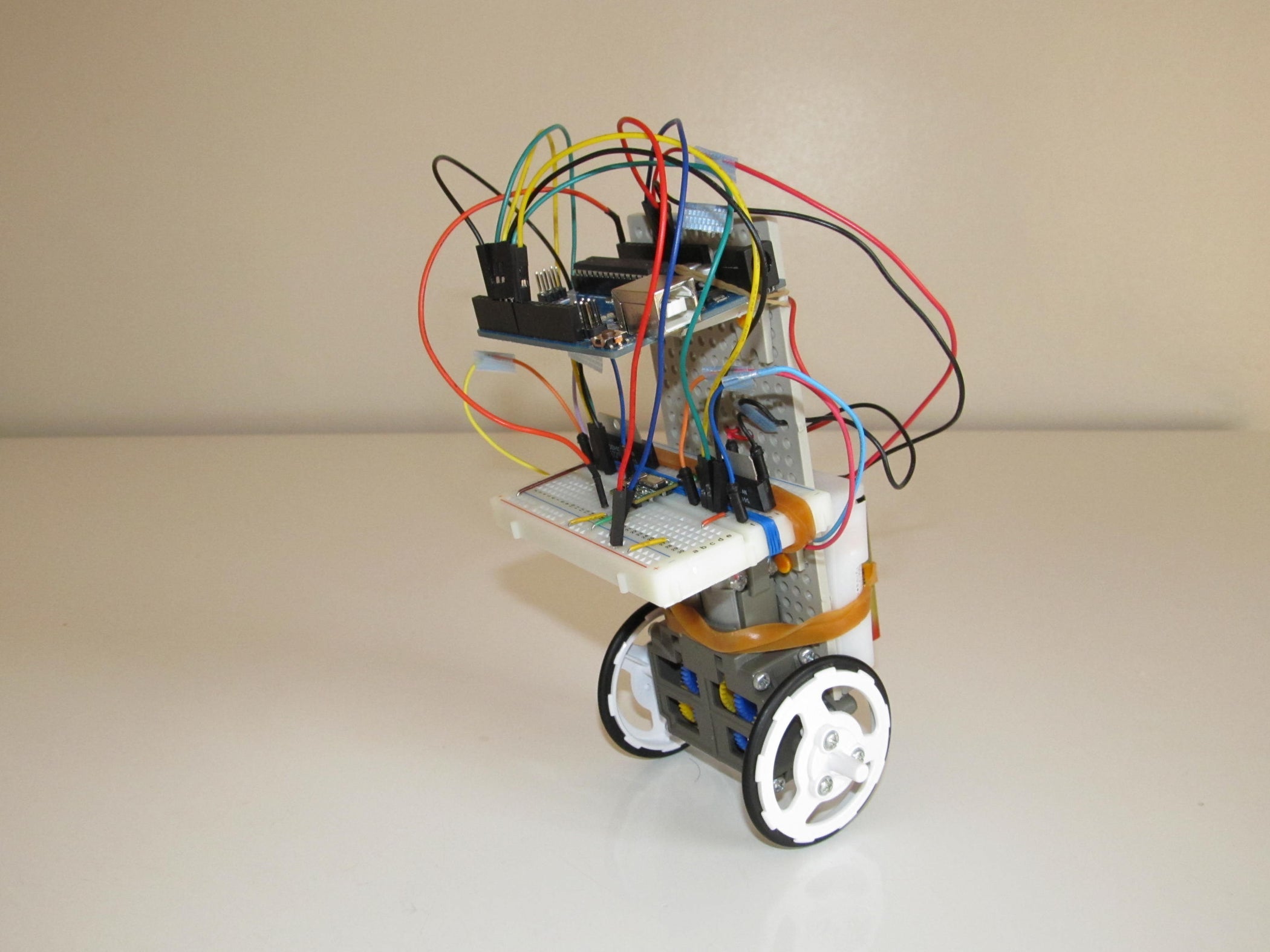 A Simple and Very Easy Inverted Pendulum Balancing Robot : 11 Steps (with Pictures) - Instructables