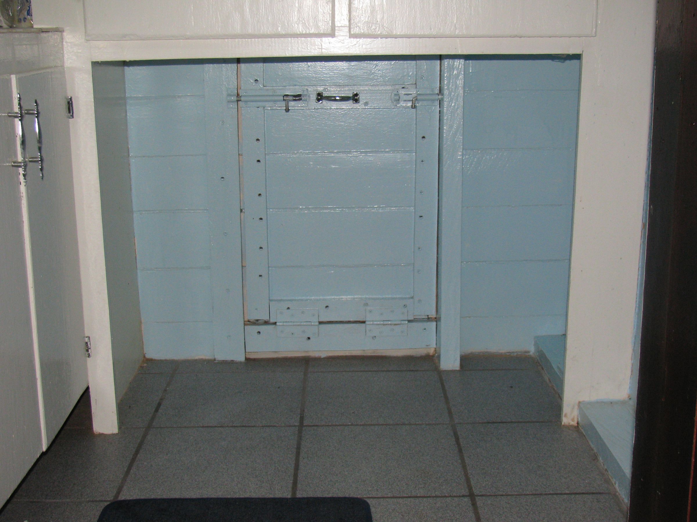 Fire and "bandit" Escape Door.... Through the Wall! : 6 Steps ...