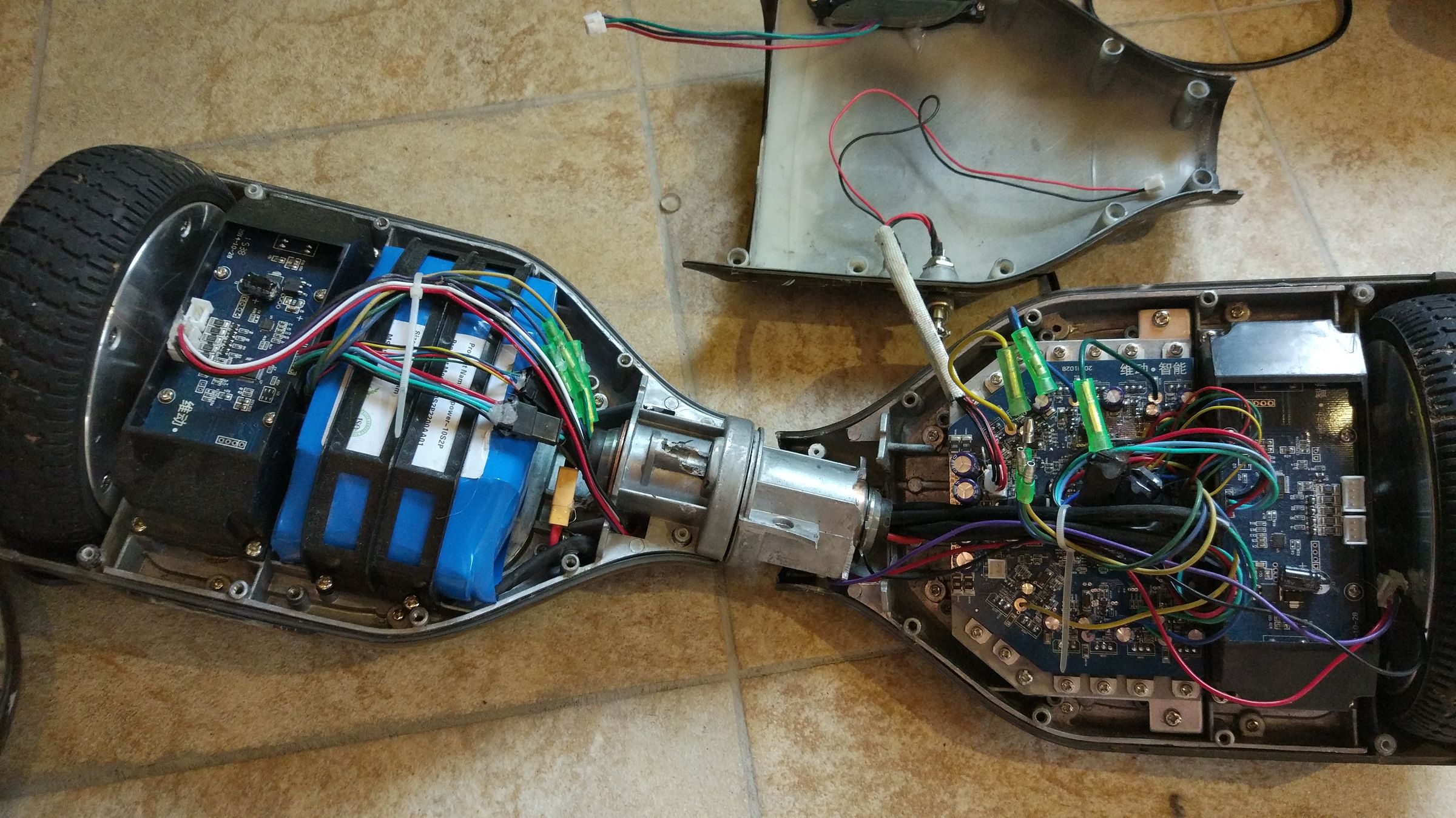 Turn a Broken Hoverboard Into a Vertical Wind Turbine EN/FR Transformer Un Hoverboard Cassé En ...