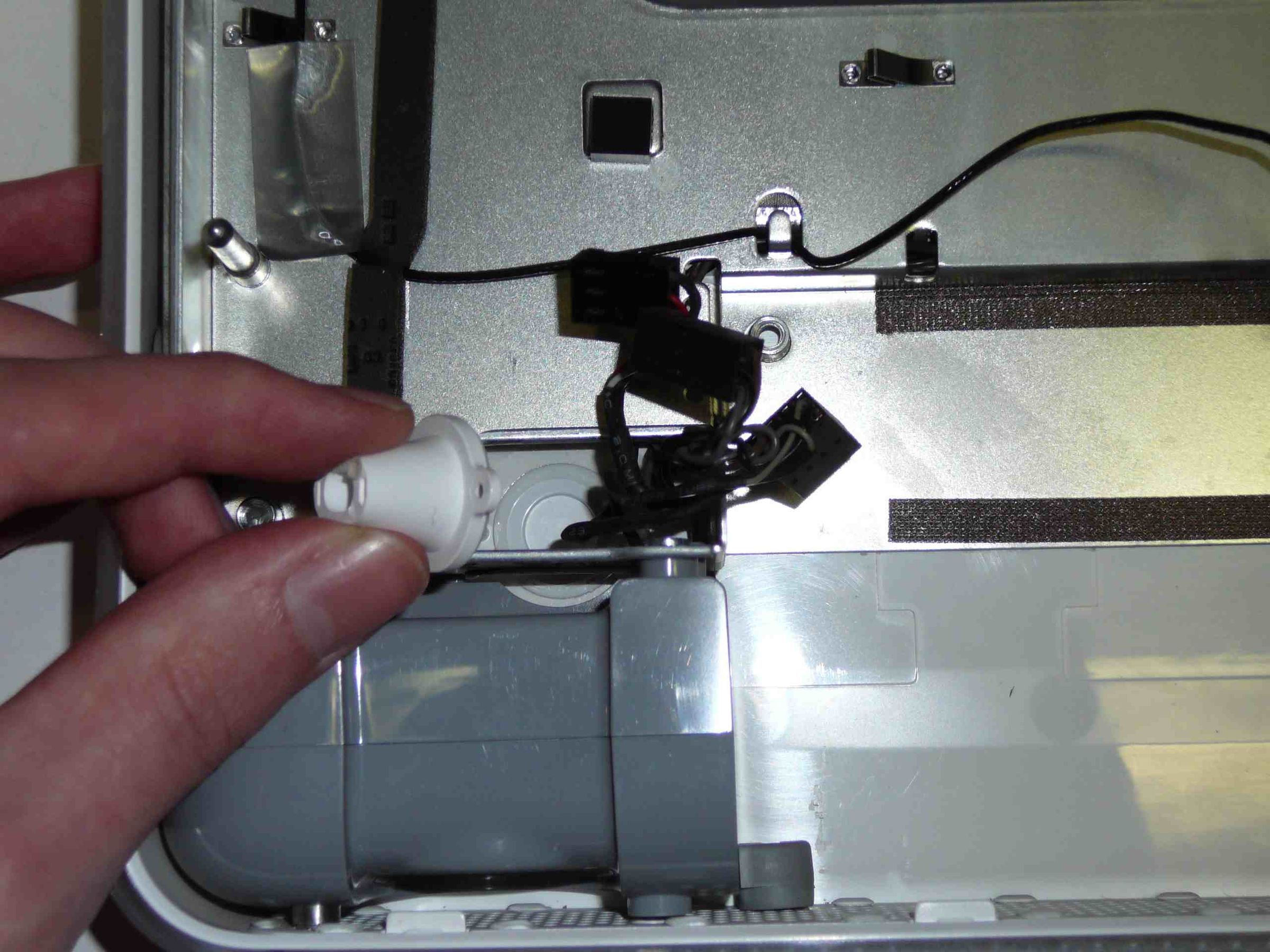 Imac G5 DIY Capacitors Repair : 9 Steps (with Pictures) - Instructables
