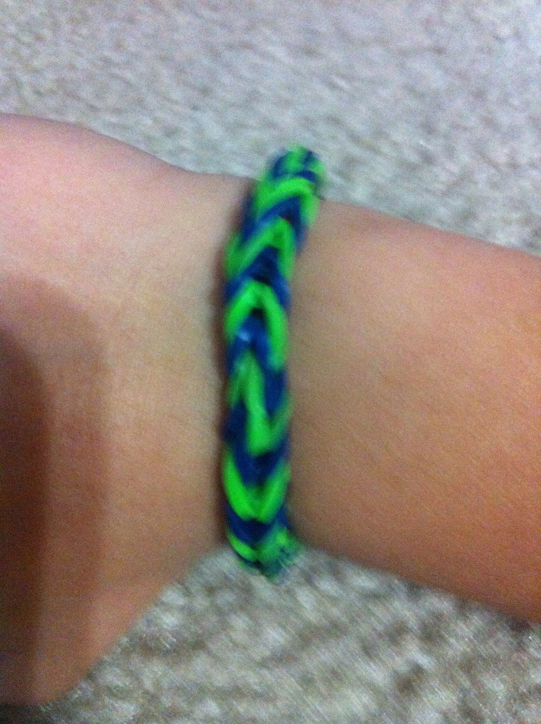 Fishtail Rubber Band Bracelet : 6 Steps - Instructables
