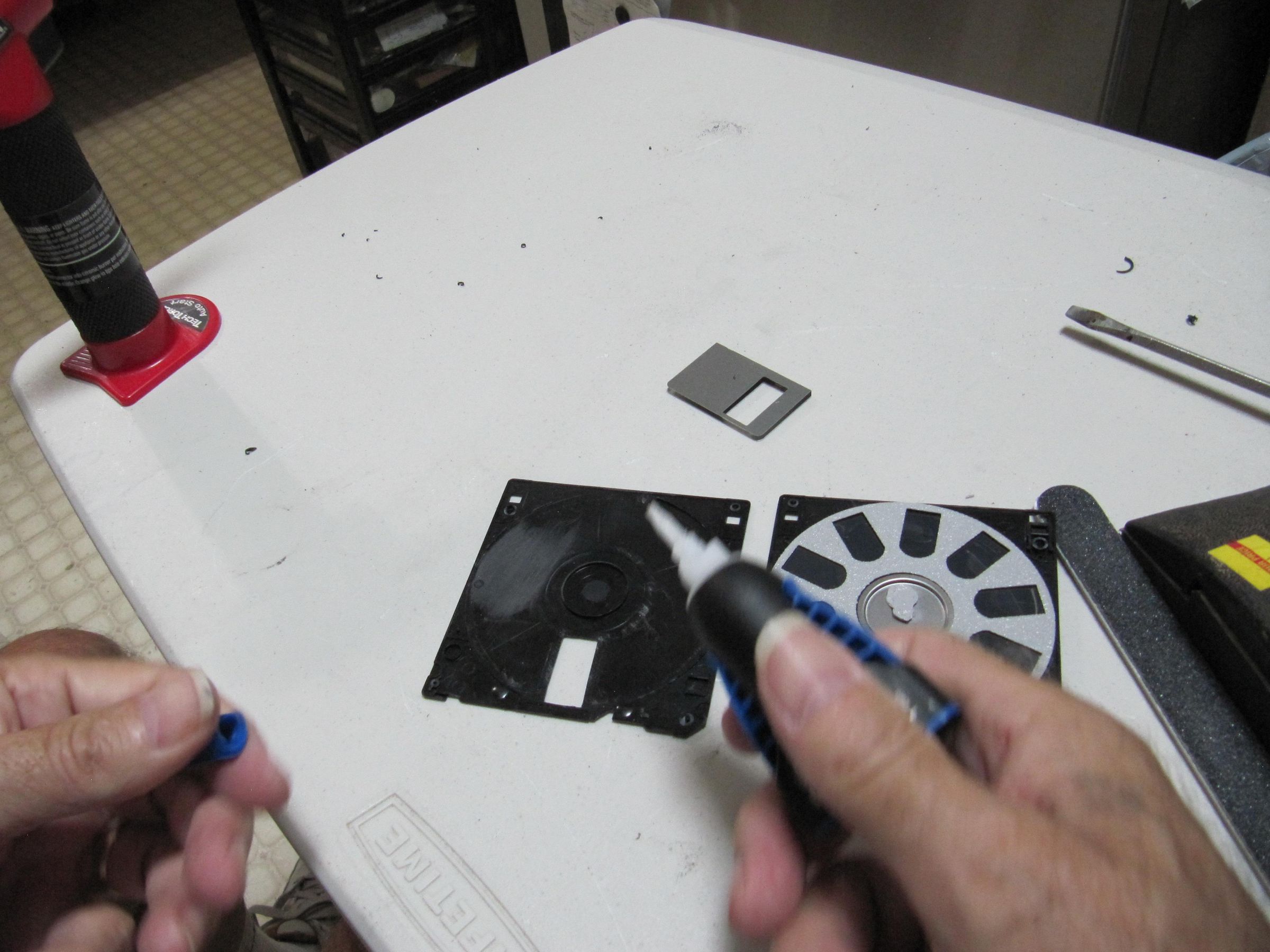 Floppy Diskette SD Card Caddy Dispenser : 10 Steps (with Pictures ...