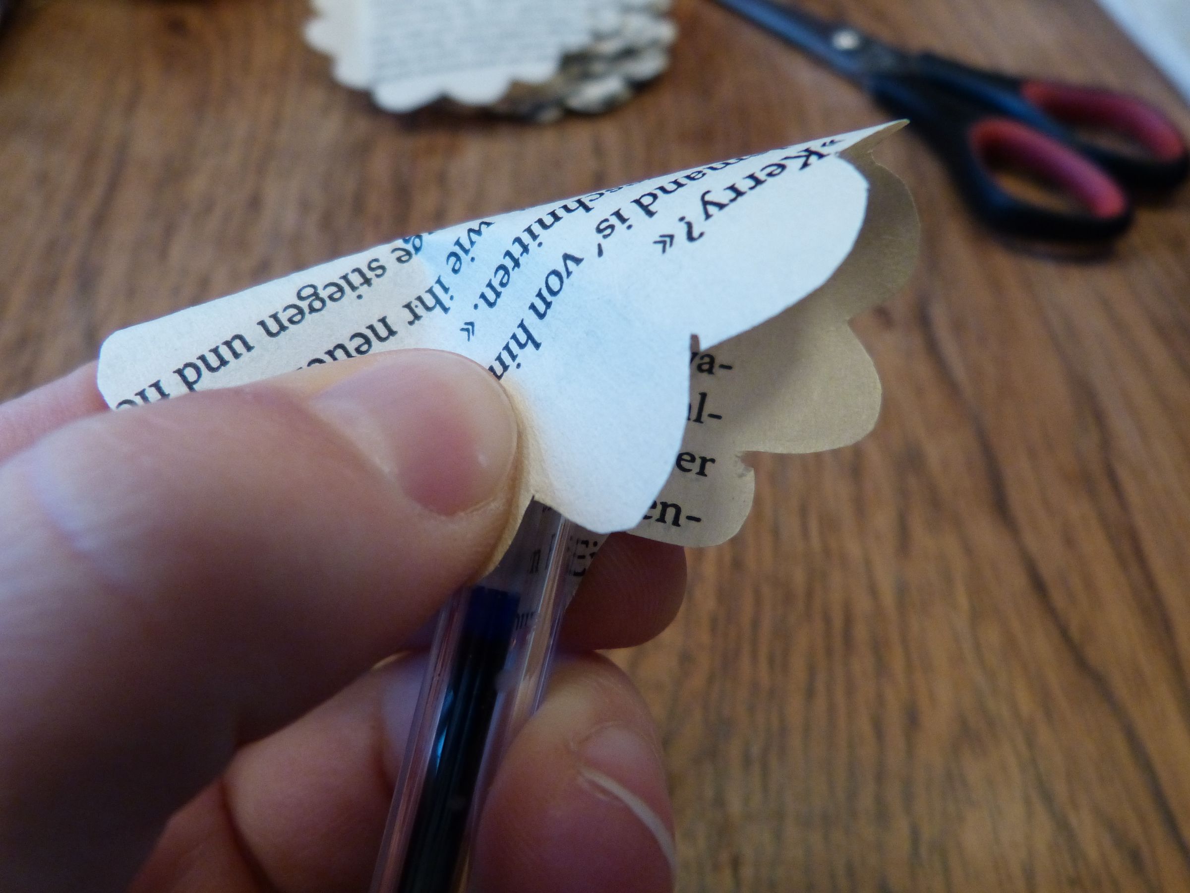 Book Page Balls : 6 Steps (with Pictures) - Instructables