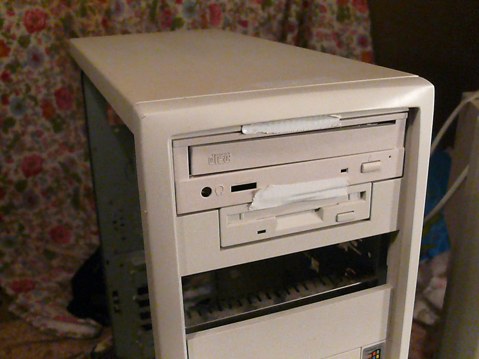 MAKE a "Monitor" LAPTOP CASE and a MESSENGER BAG Out of an OLD COMPUTER ...
