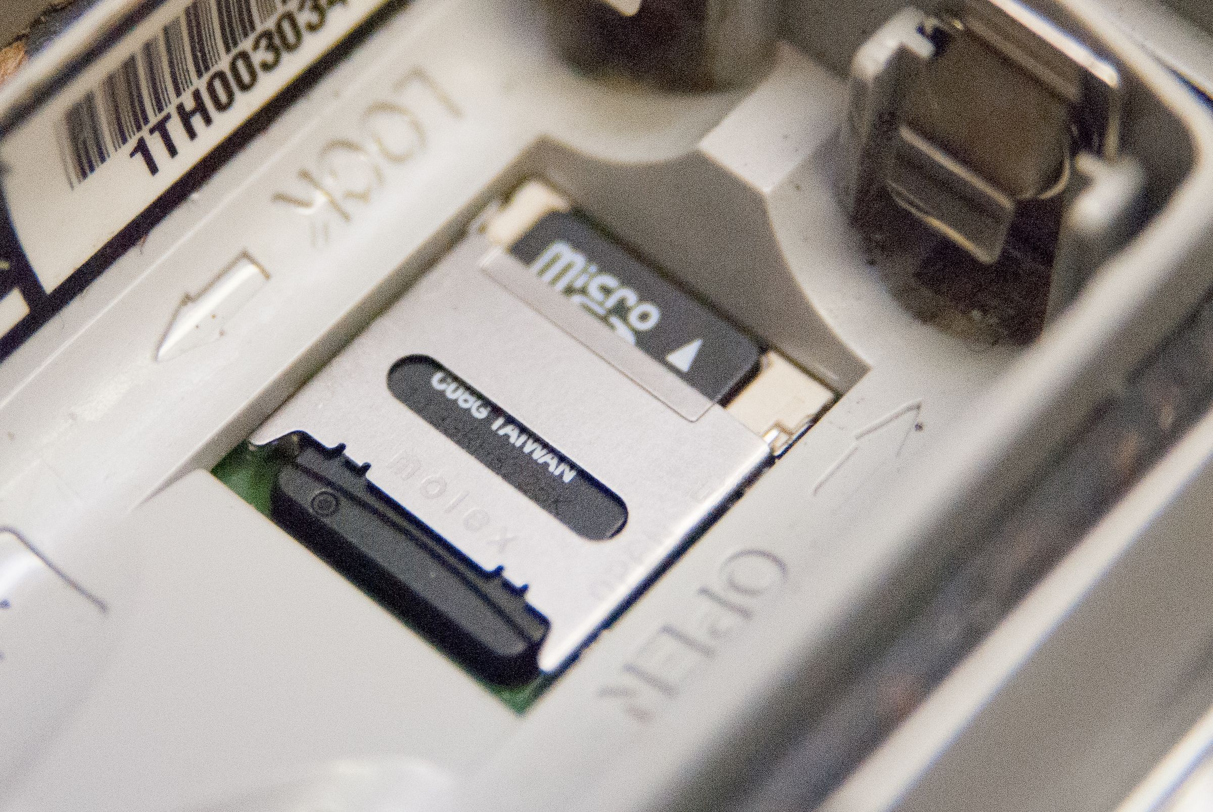 Installing a MicroSD Card in a Garmin Oregon 450 : 10 Steps - Instructables