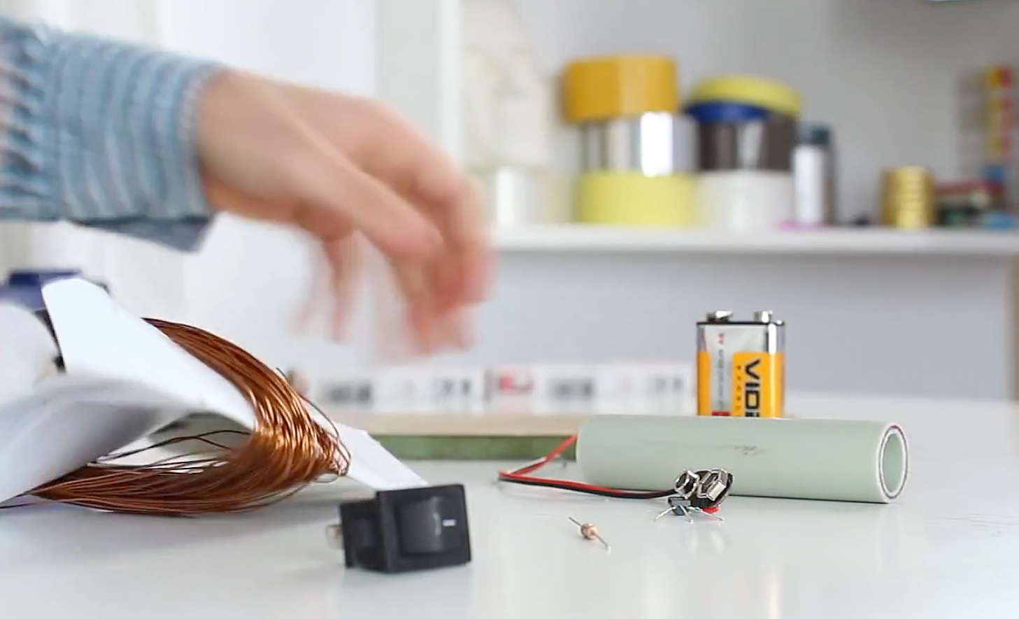 How to Make a Mini Tesla Coil 9V : 11 Steps - Instructables