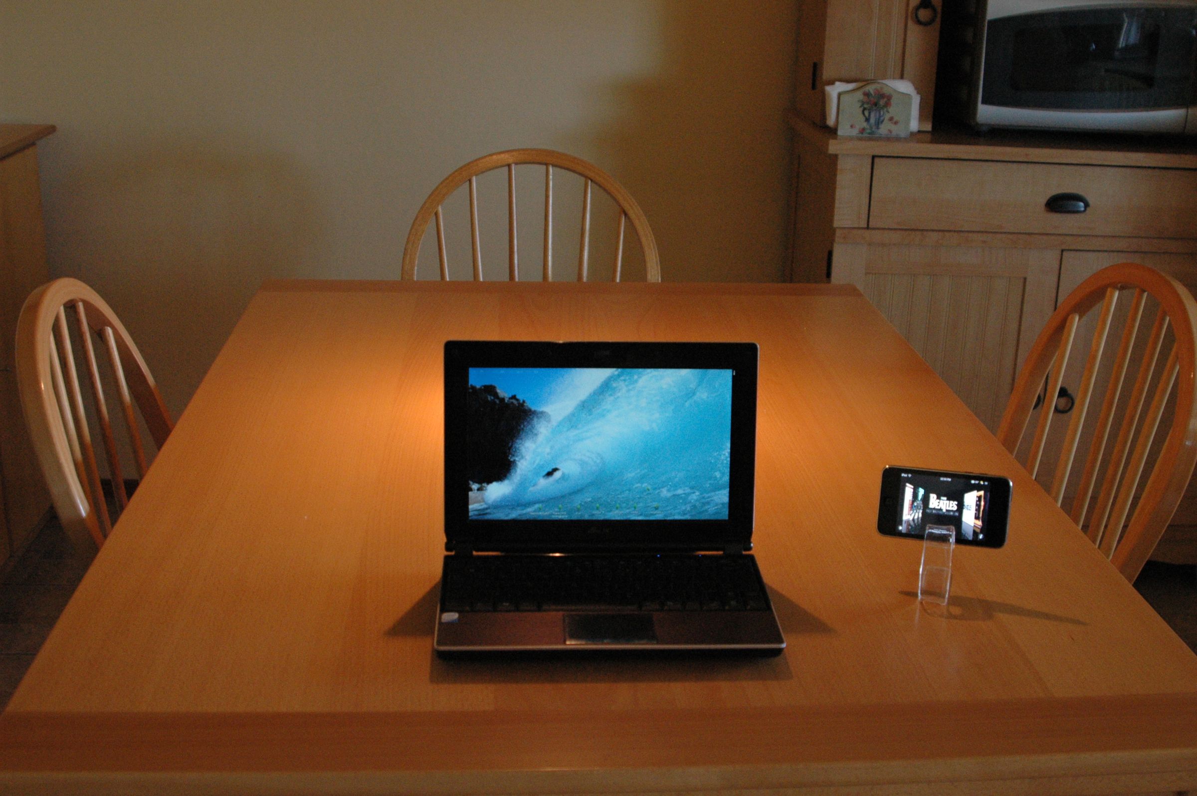 Simple Acrylic IPod Touch or IPhone Stand : 3 Steps - Instructables