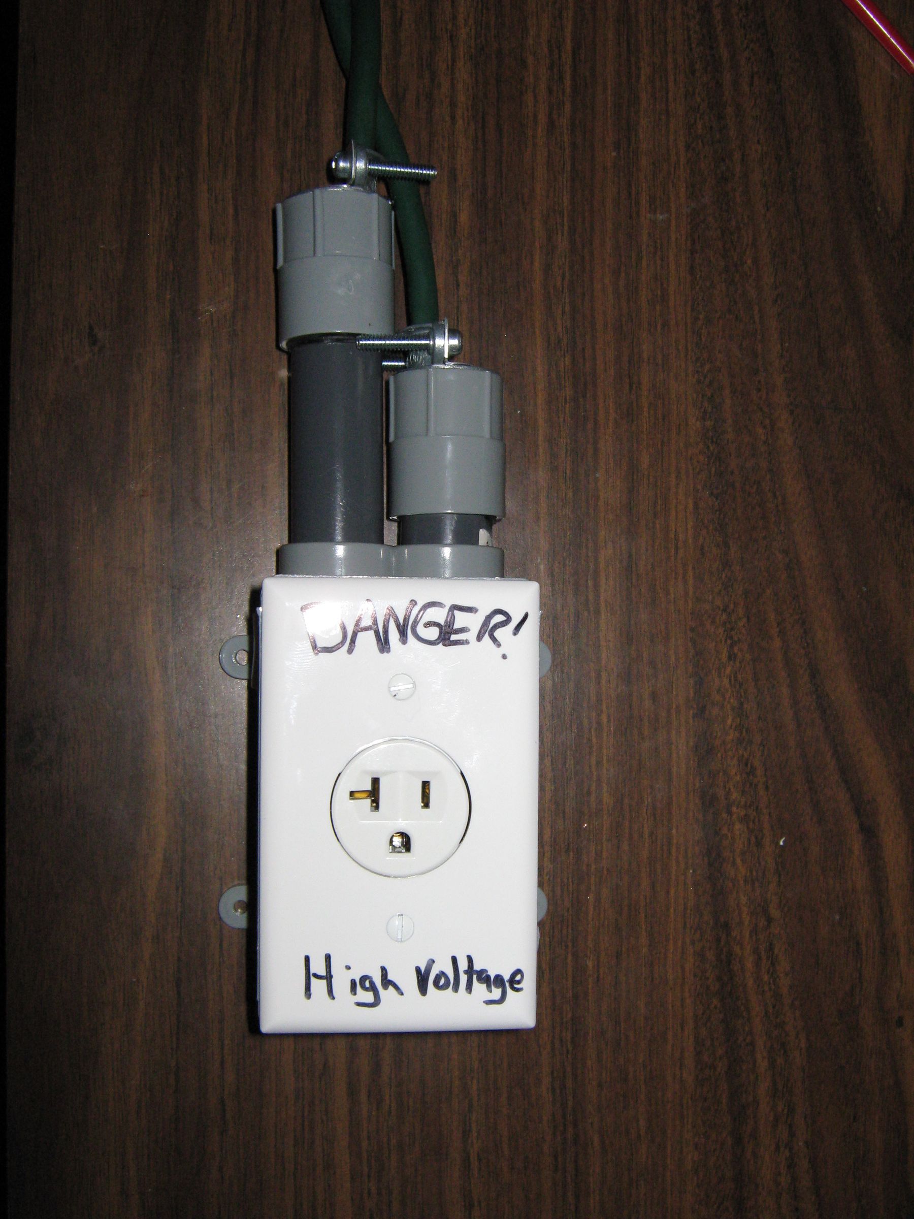 Creating a Redundant Outlet : 3 Steps - Instructables