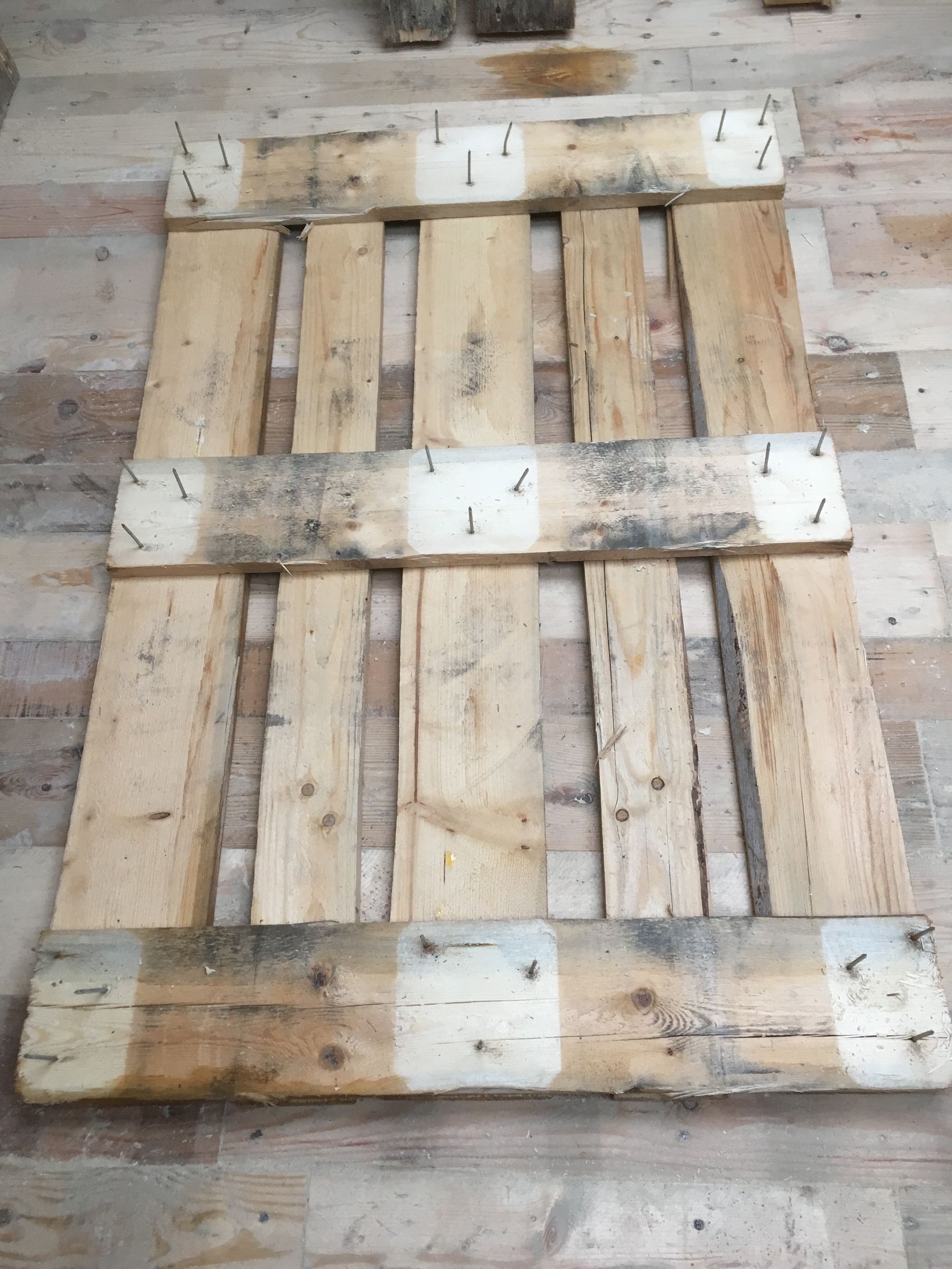 How to Disassemble a Pallet Efficiently : 8 Steps (with Pictures ...