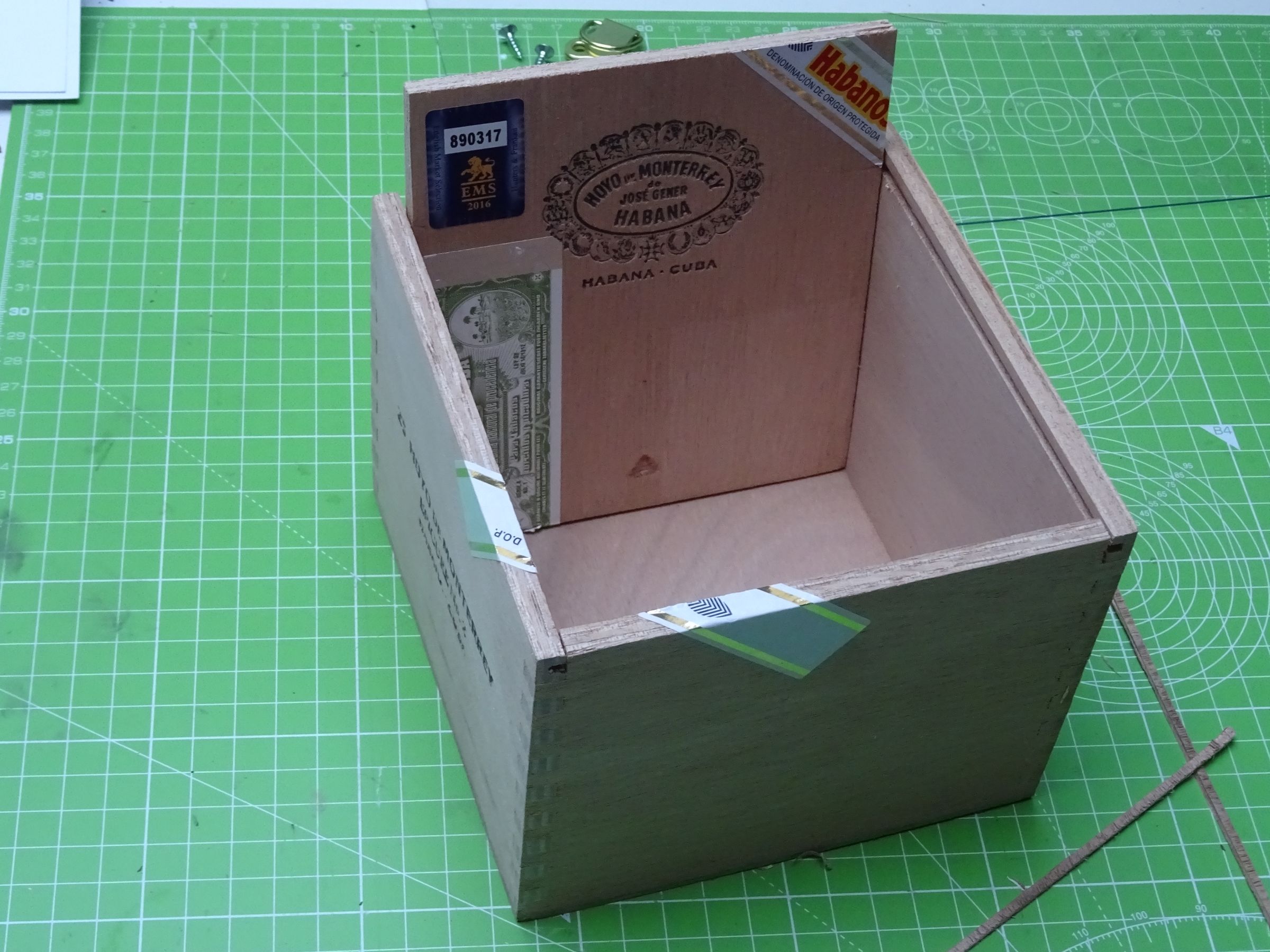 Cigar Box Keepsake Frame : 5 Steps (with Pictures) - Instructables