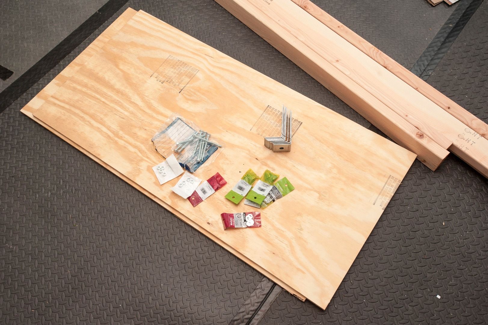 Folding Project Table : 5 Steps (with Pictures) - Instructables