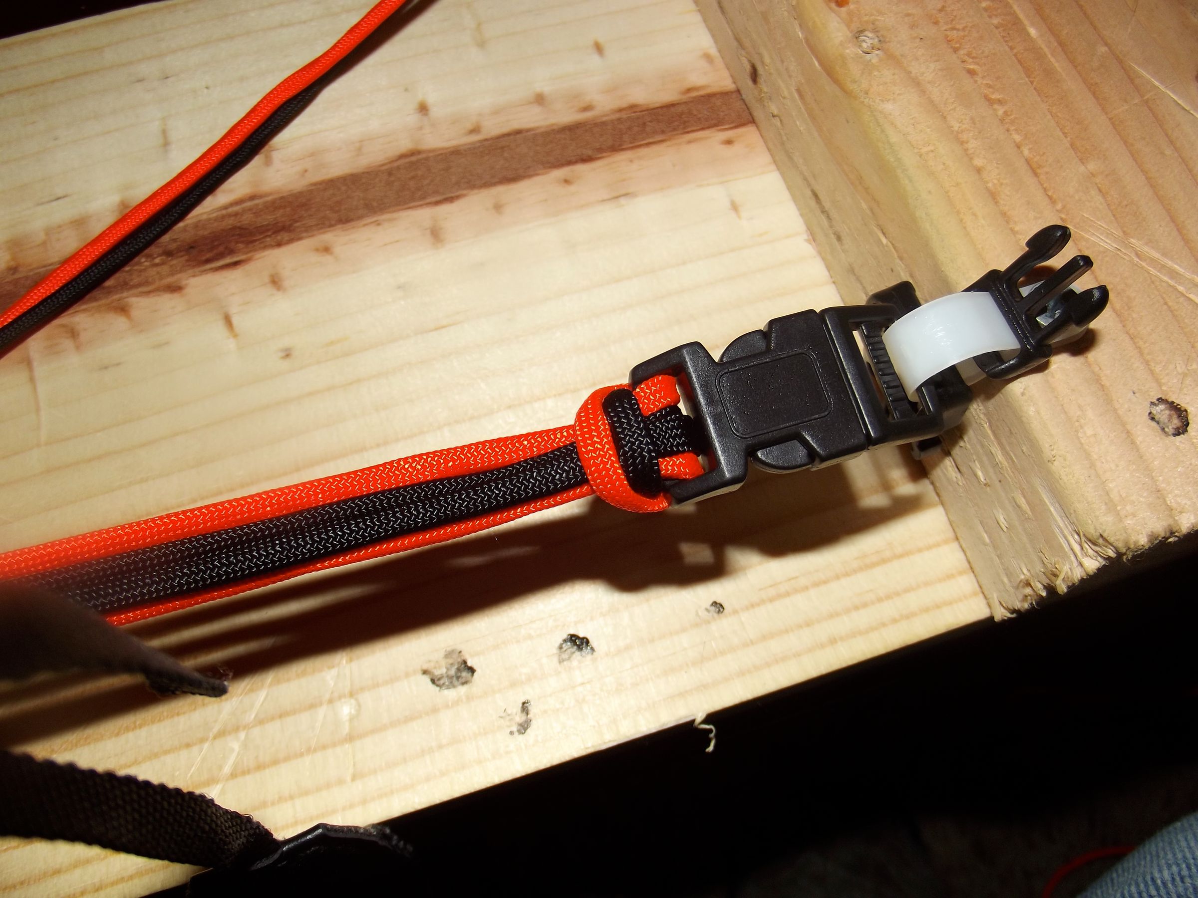 TWO COLOR PARACORD FISHTAIL BRACELET : 7 Steps (with Pictures ...