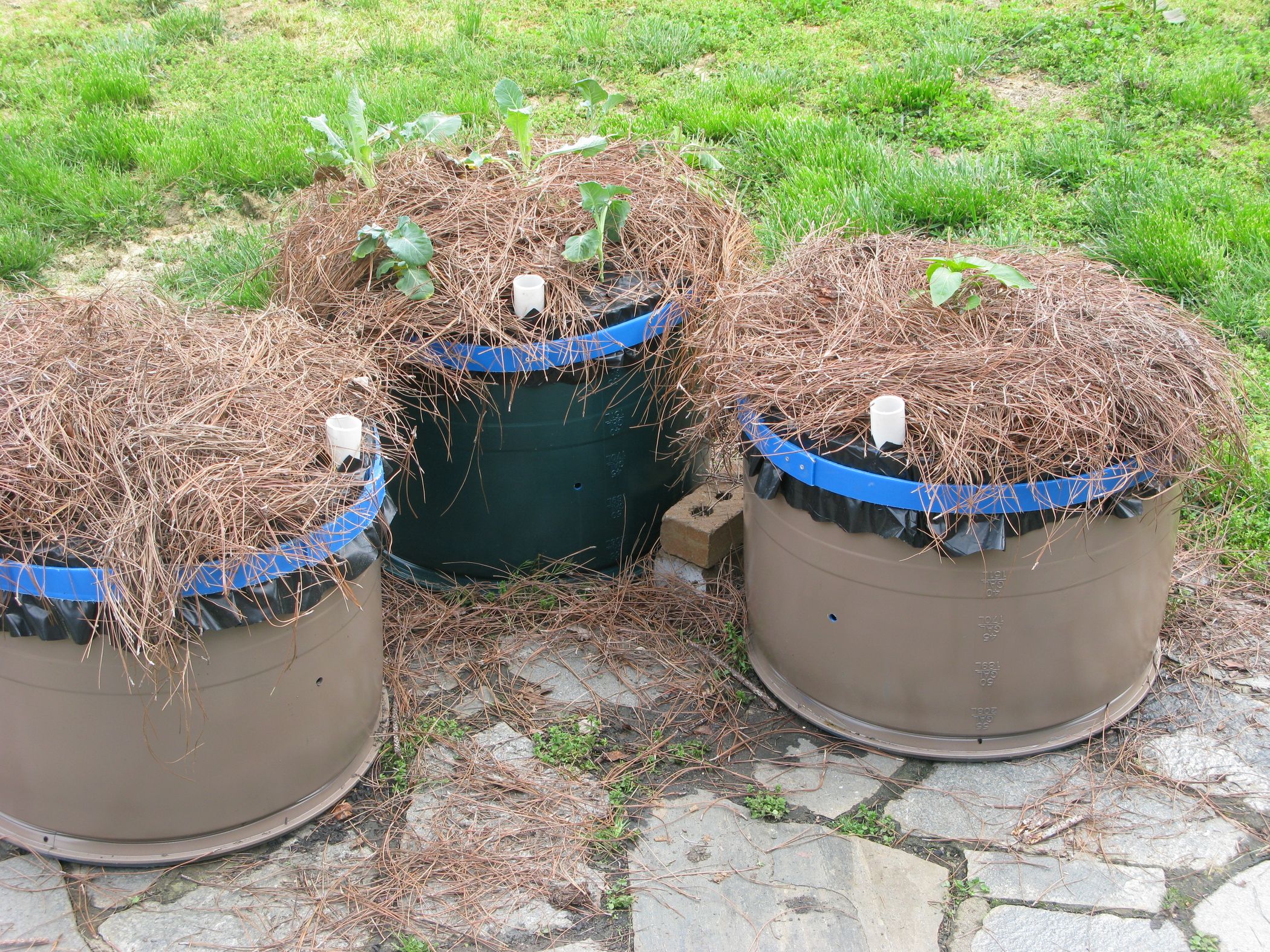 Earth Box From a Plastic Barrel : 12 Steps - Instructables