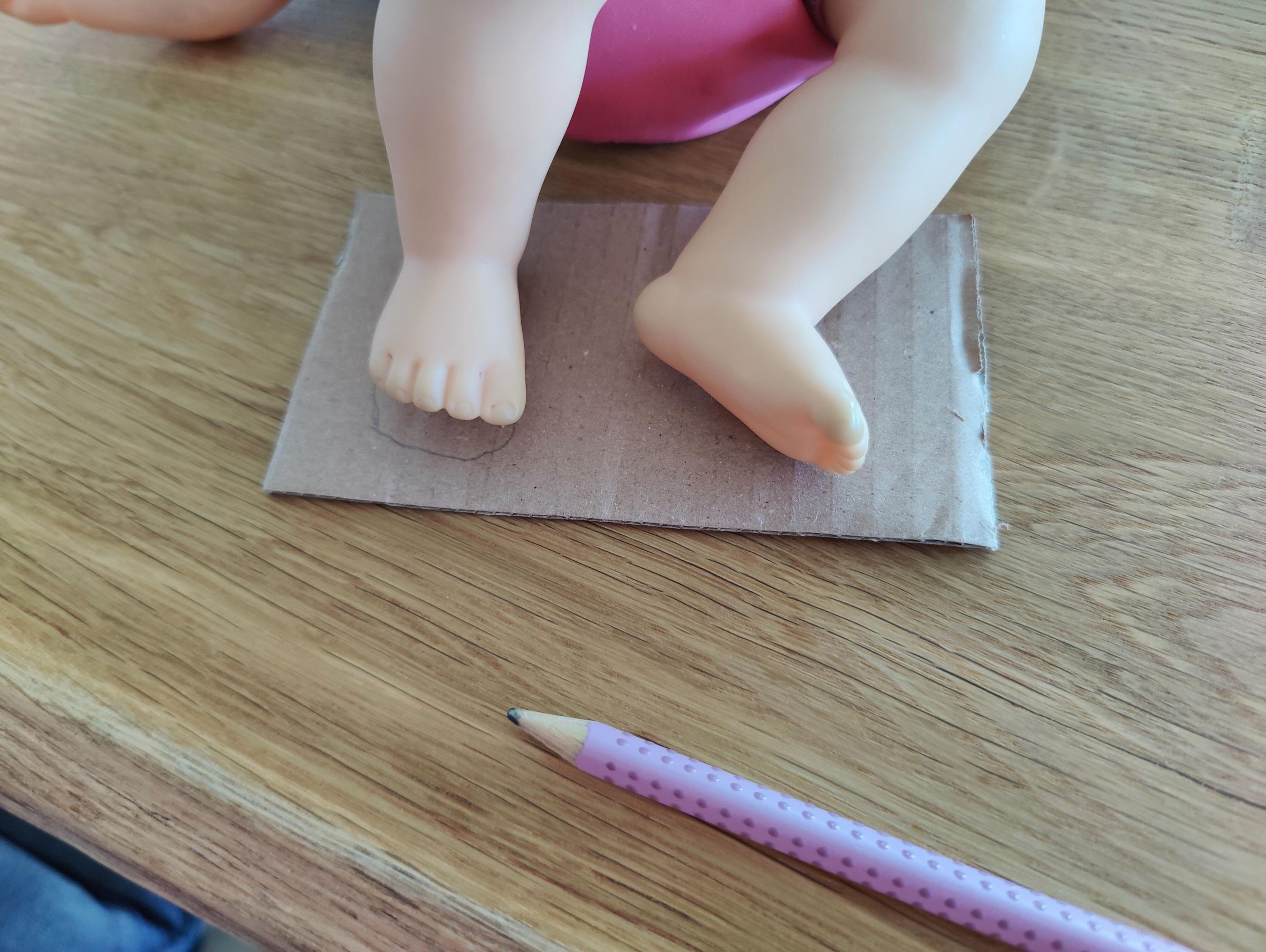 Cardboard Slippers : 5 Steps - Instructables