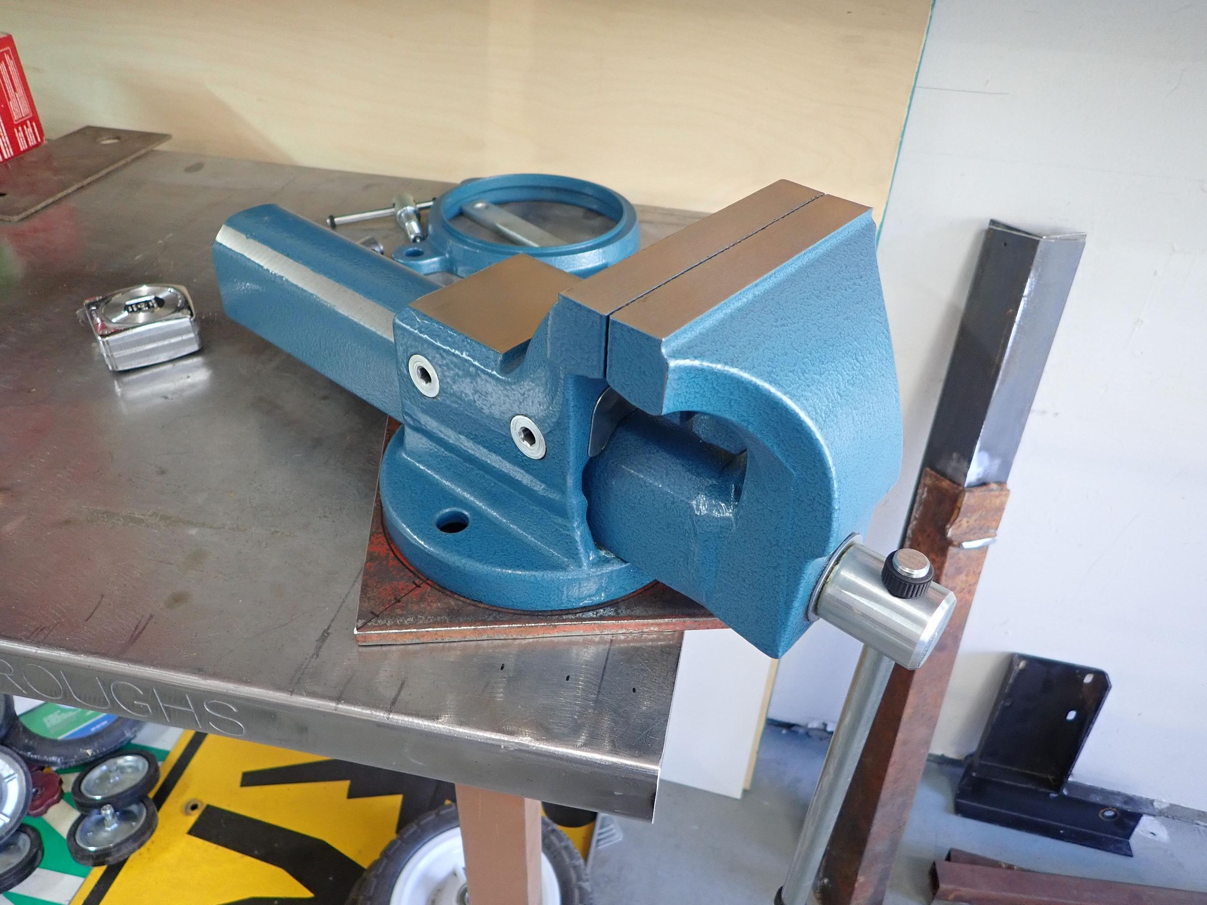 Heavy Duty Vise Tripod : 17 Steps (with Pictures) - Instructables