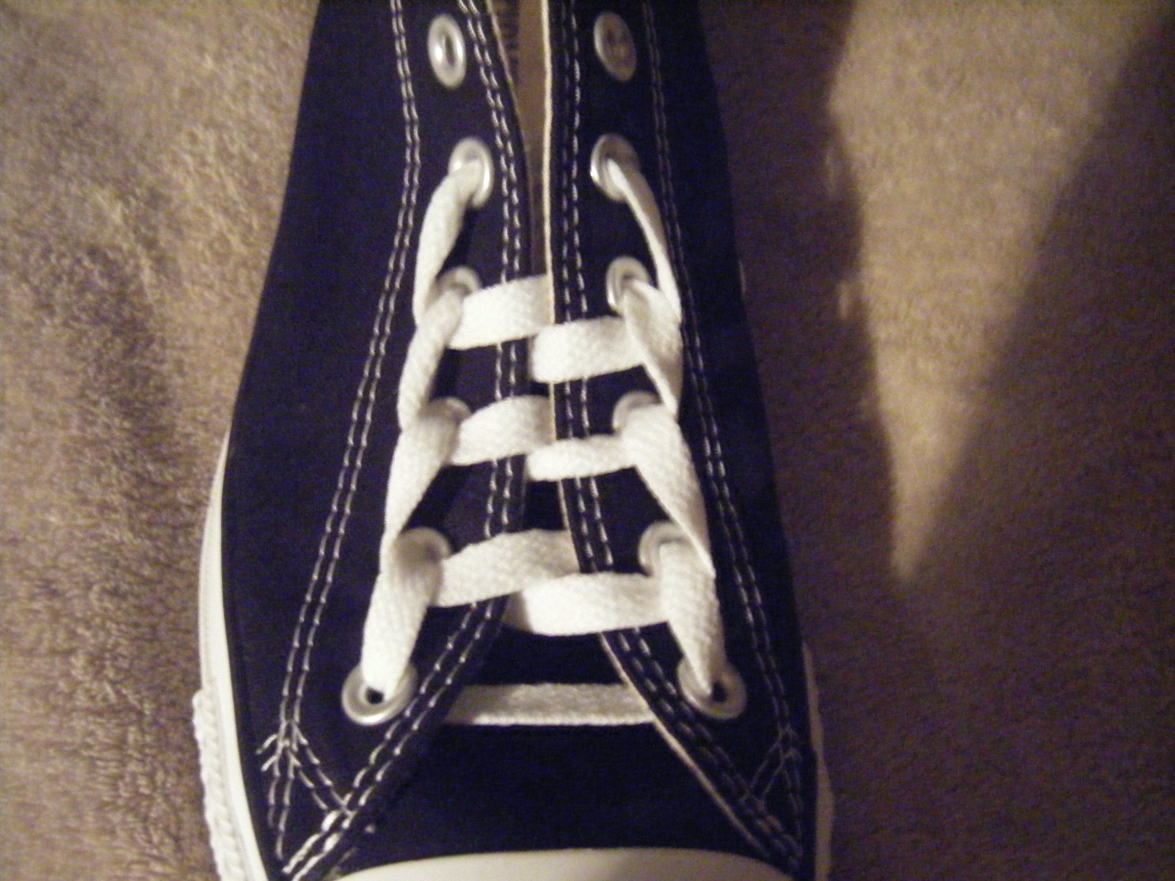 How to Ladder Lace Your Shoes : 7 Steps - Instructables