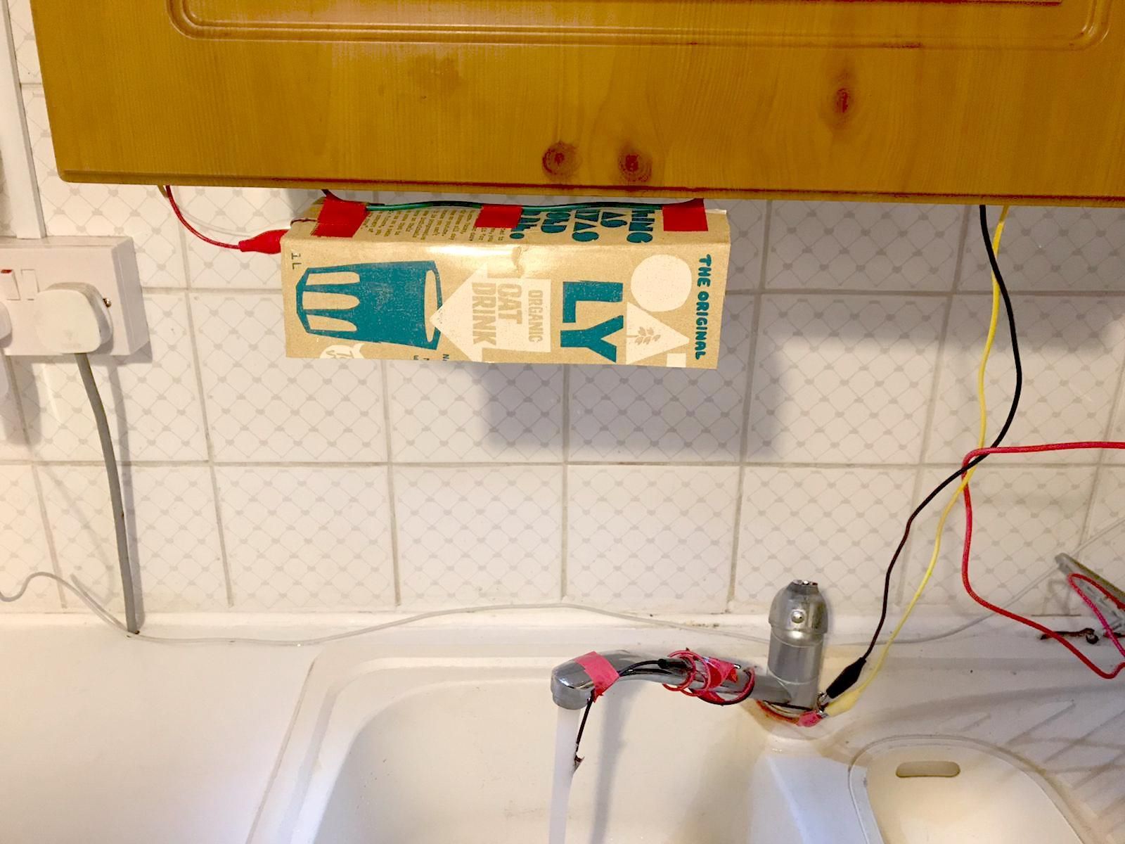 Simple L.E.D Lamp With Water Switch and Makey Makey : 9 Steps (with ...