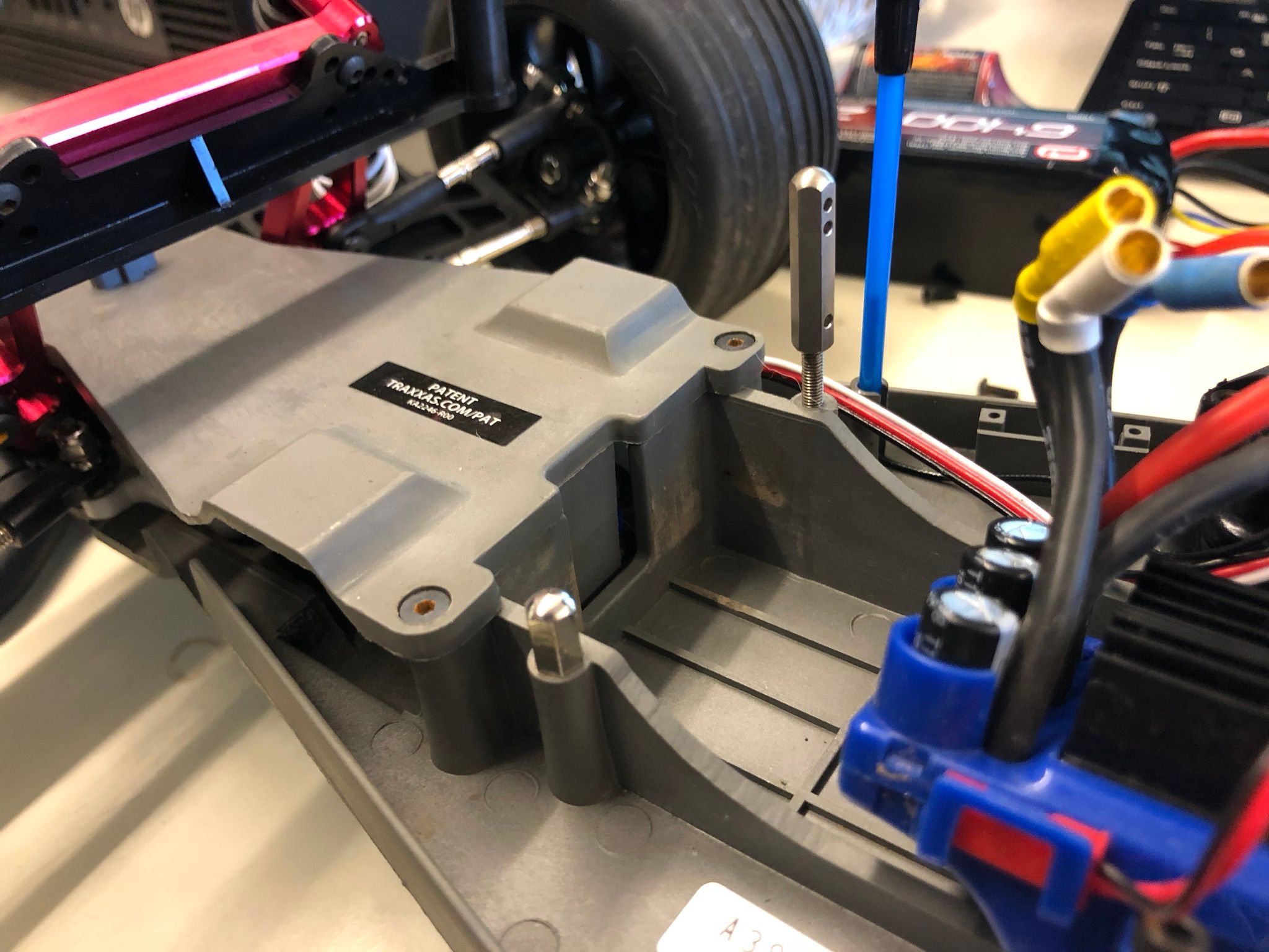 How to Install Traxxas Battery Expansion Kit : 8 Steps - Instructables