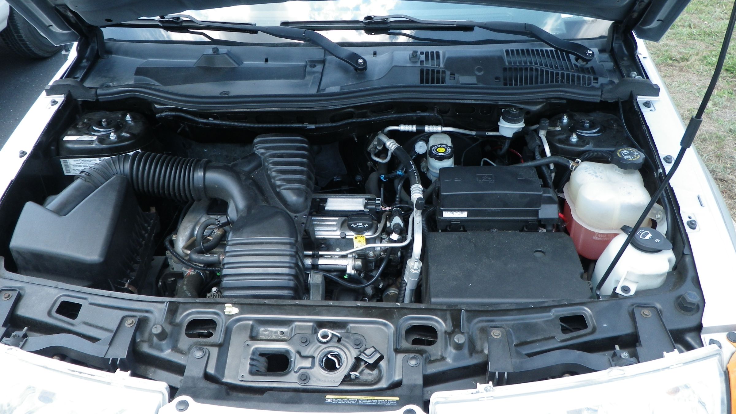 How to Replace the O2 Sensor on a 2005 Saturn VUE 2.2 L : 4 Steps ...