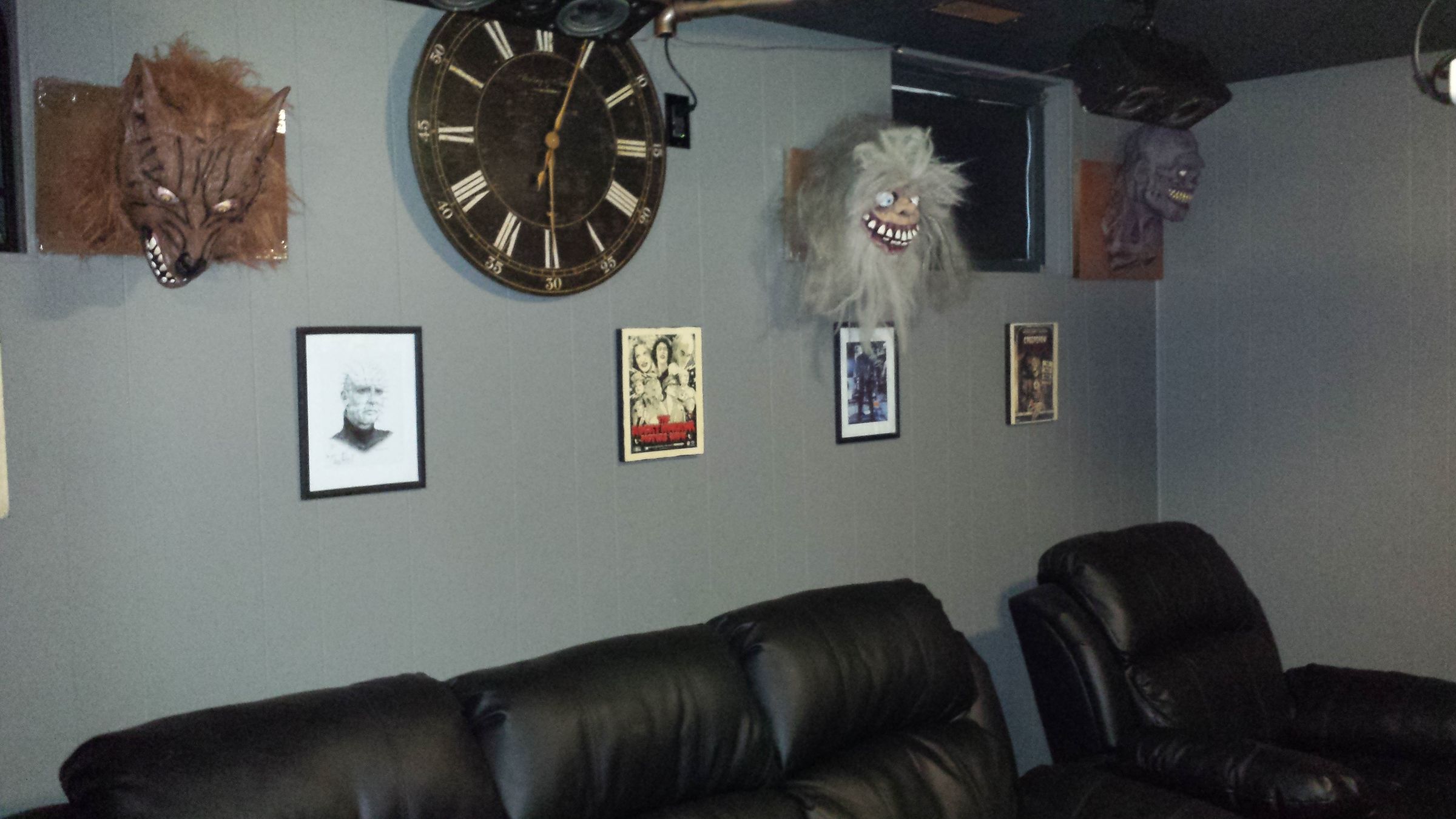 Horror Theme Theatre Room : 3 Steps - Instructables