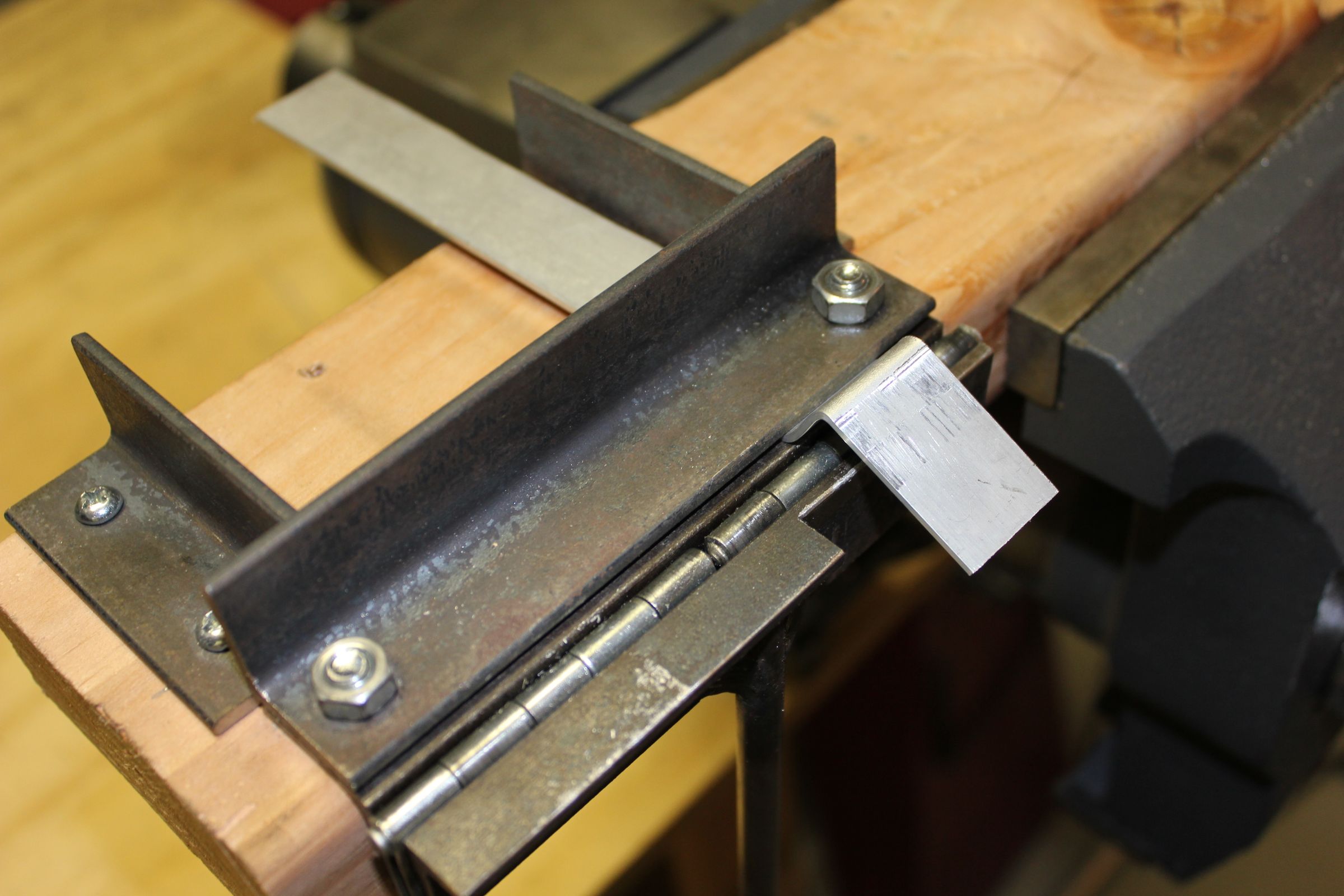 Homemade Mini Bend Brake : 7 Steps (with Pictures) - Instructables