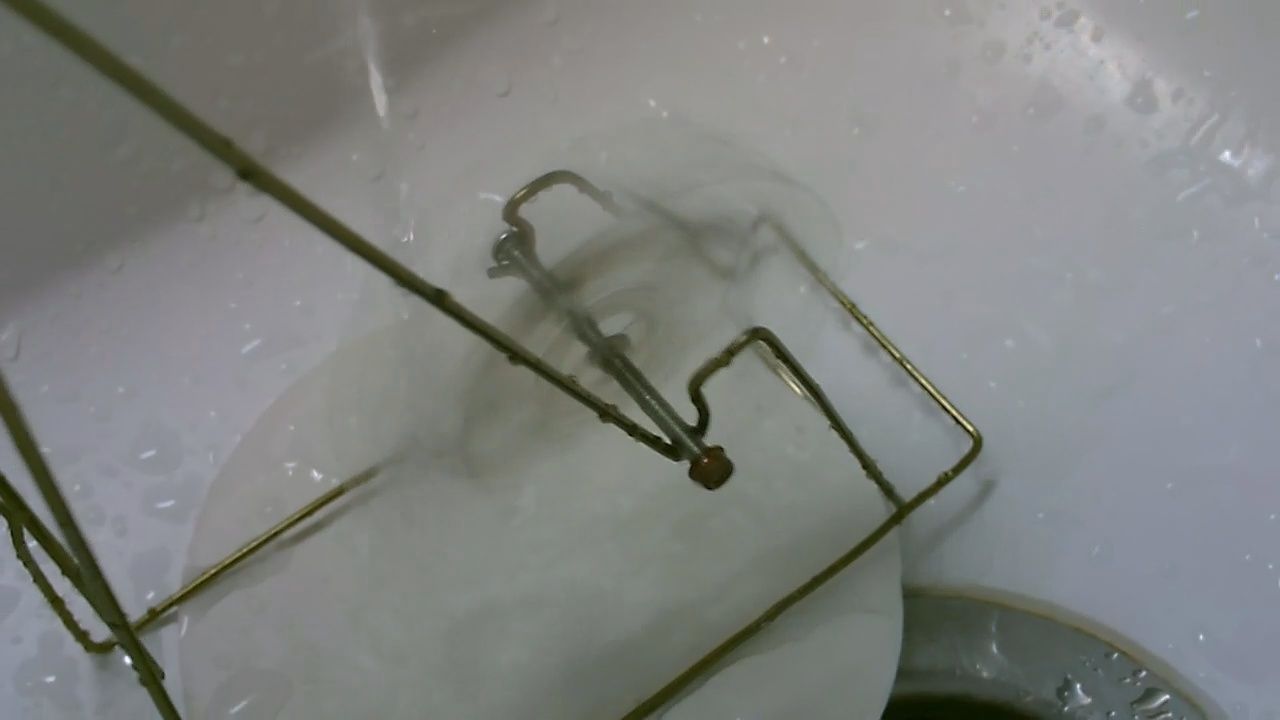 How to Make a Waterwheel - Simple Micro-Hydro (using a Bottle, Metal ...