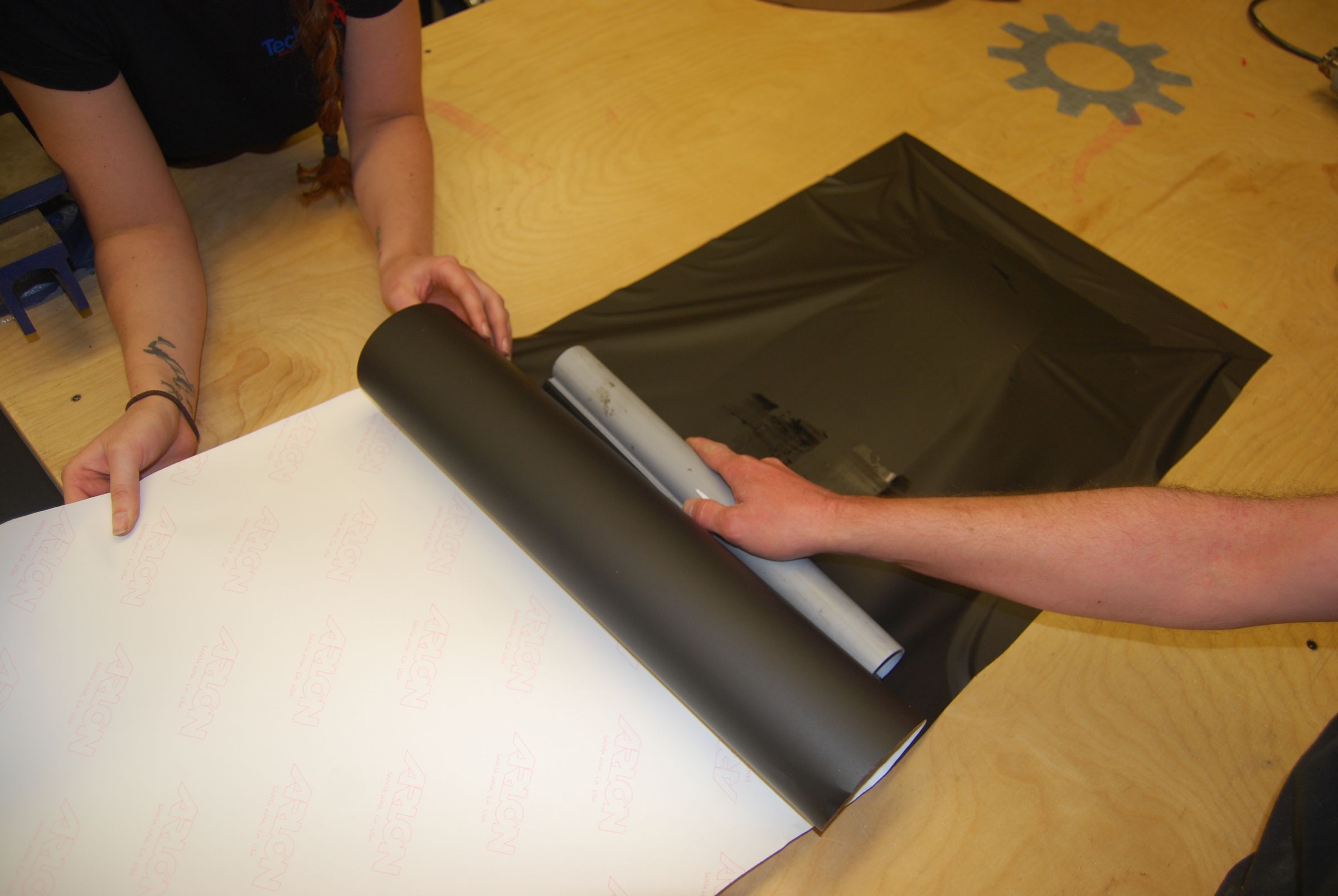 Applying Vinyl to Curved Surfaces : 4 Steps (with Pictures) - Instructables