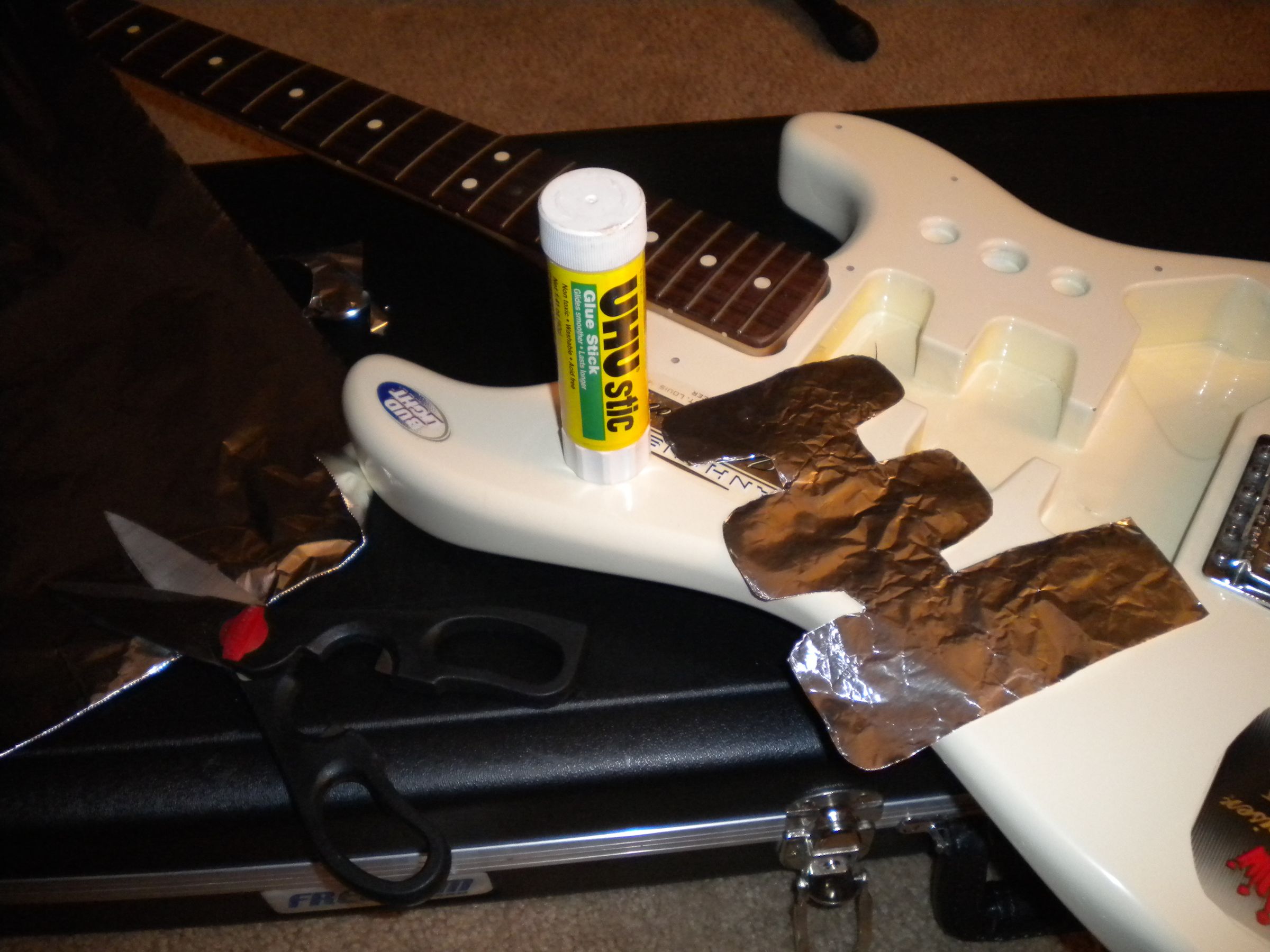 How to Sheild a Guitar : 7 Steps - Instructables