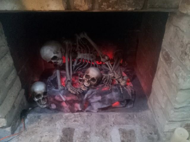 Halloween Skeleton Fireplace : 5 Steps (with Pictures) - Instructables