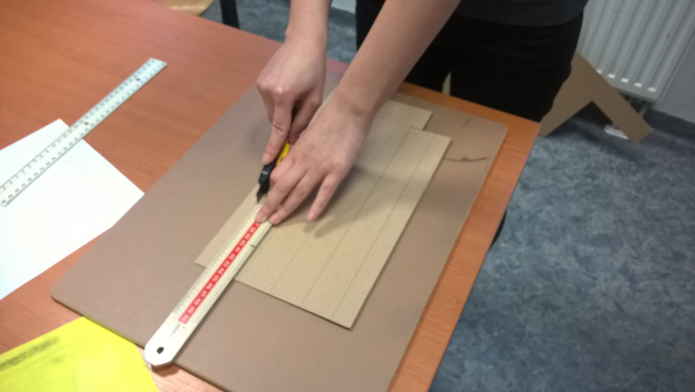 Cardboard Laptop Desk : 9 Steps (with Pictures) - Instructables