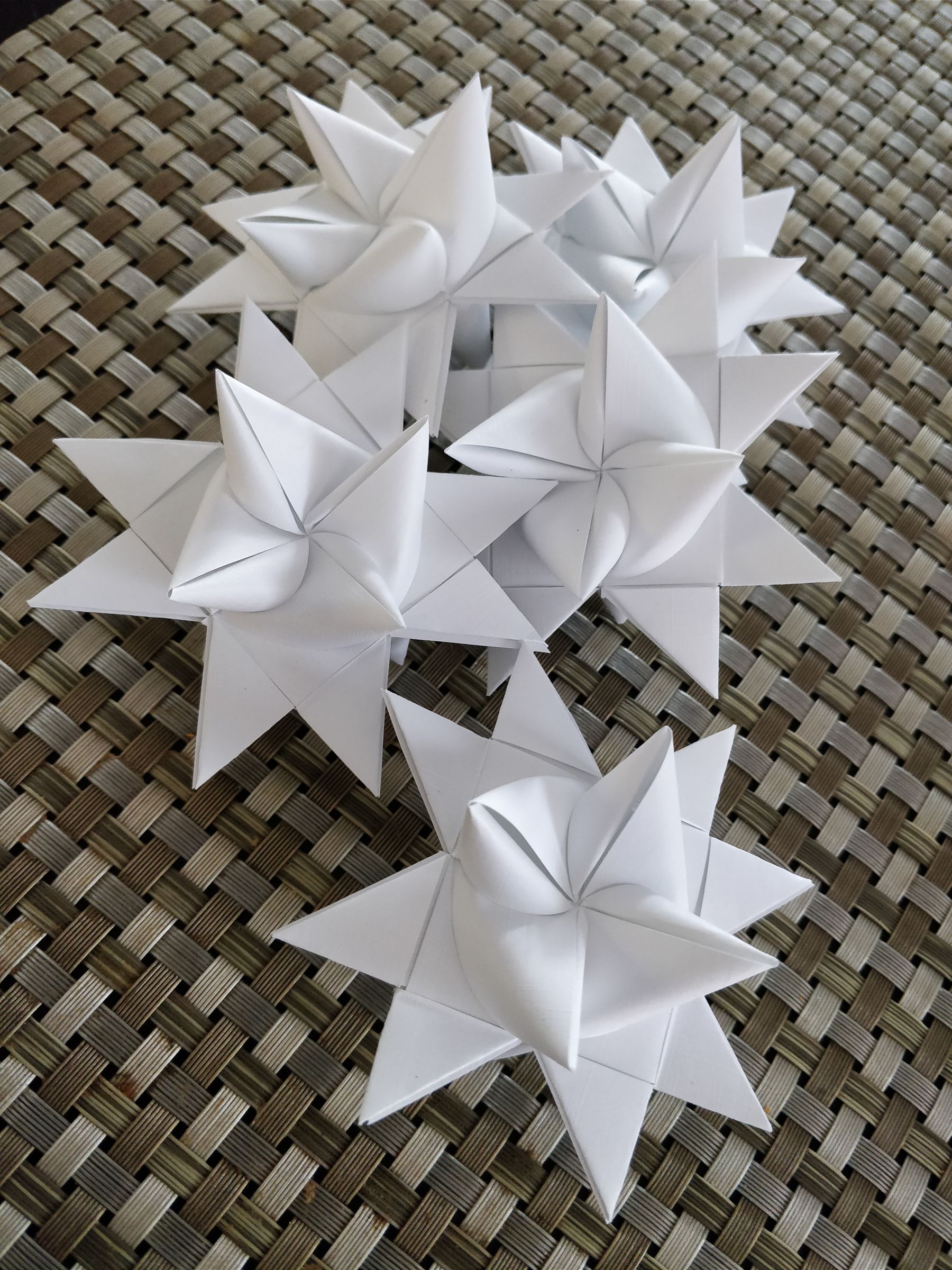 European Paper Stars : 8 Steps (with Pictures) - Instructables