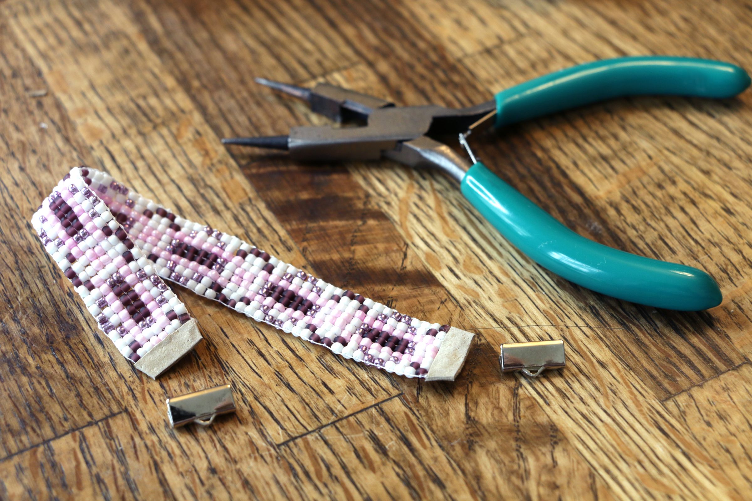 Simple Bead Weaving Loom & Bracelet : 4 Steps (with Pictures ...