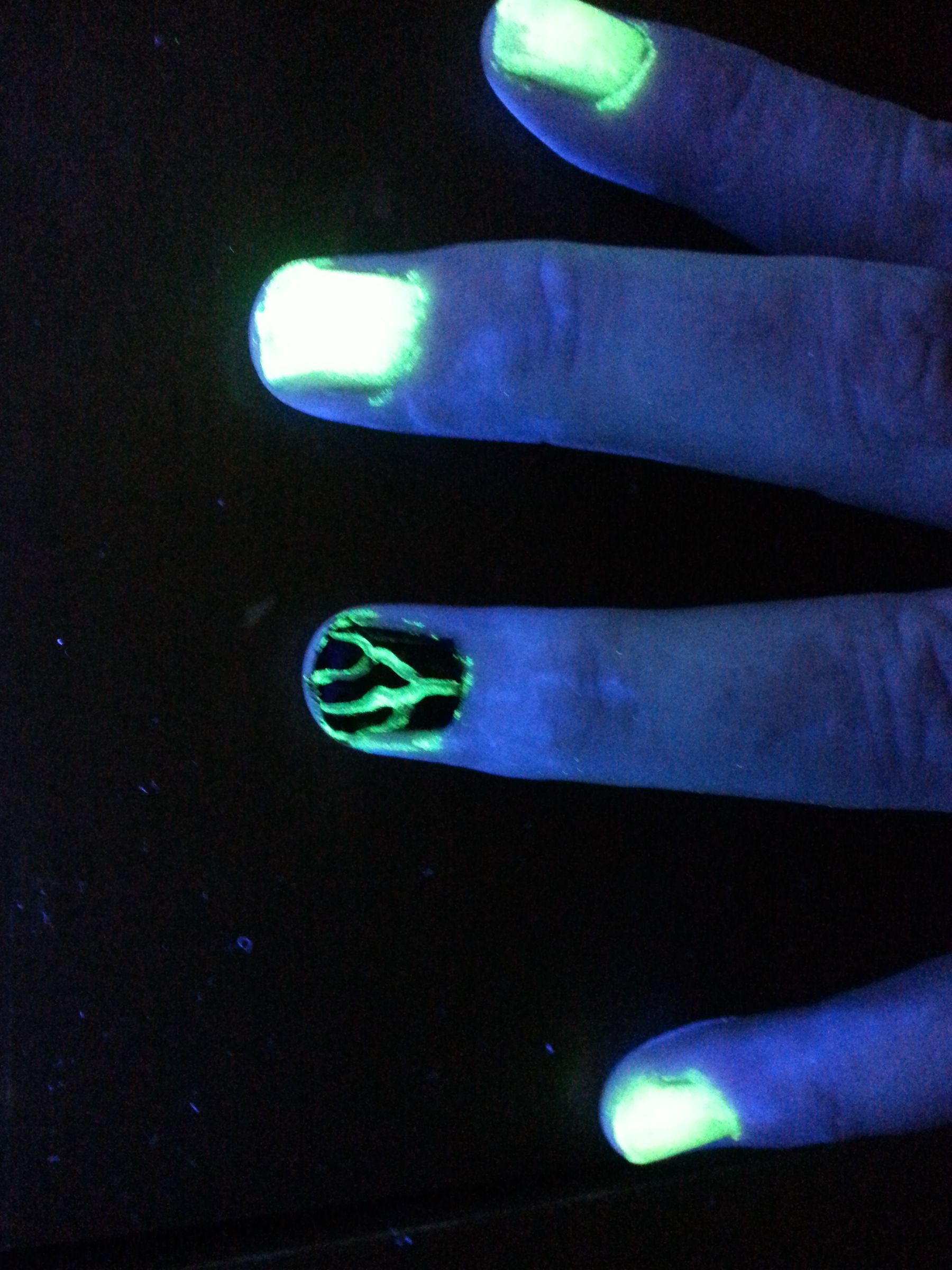 Lightning Fingernails : 4 Steps - Instructables